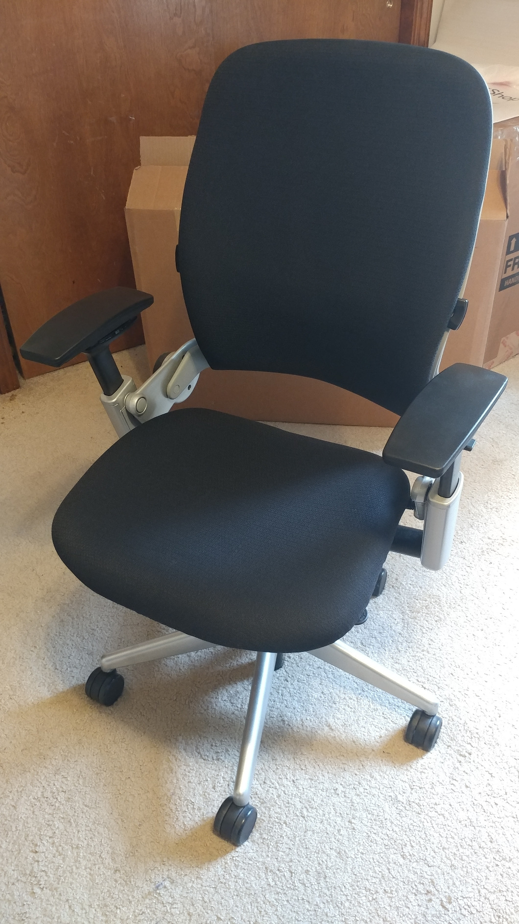 Amazon.com: Steelcase Leap V2 Chair with Black Base and Frame in Black ...