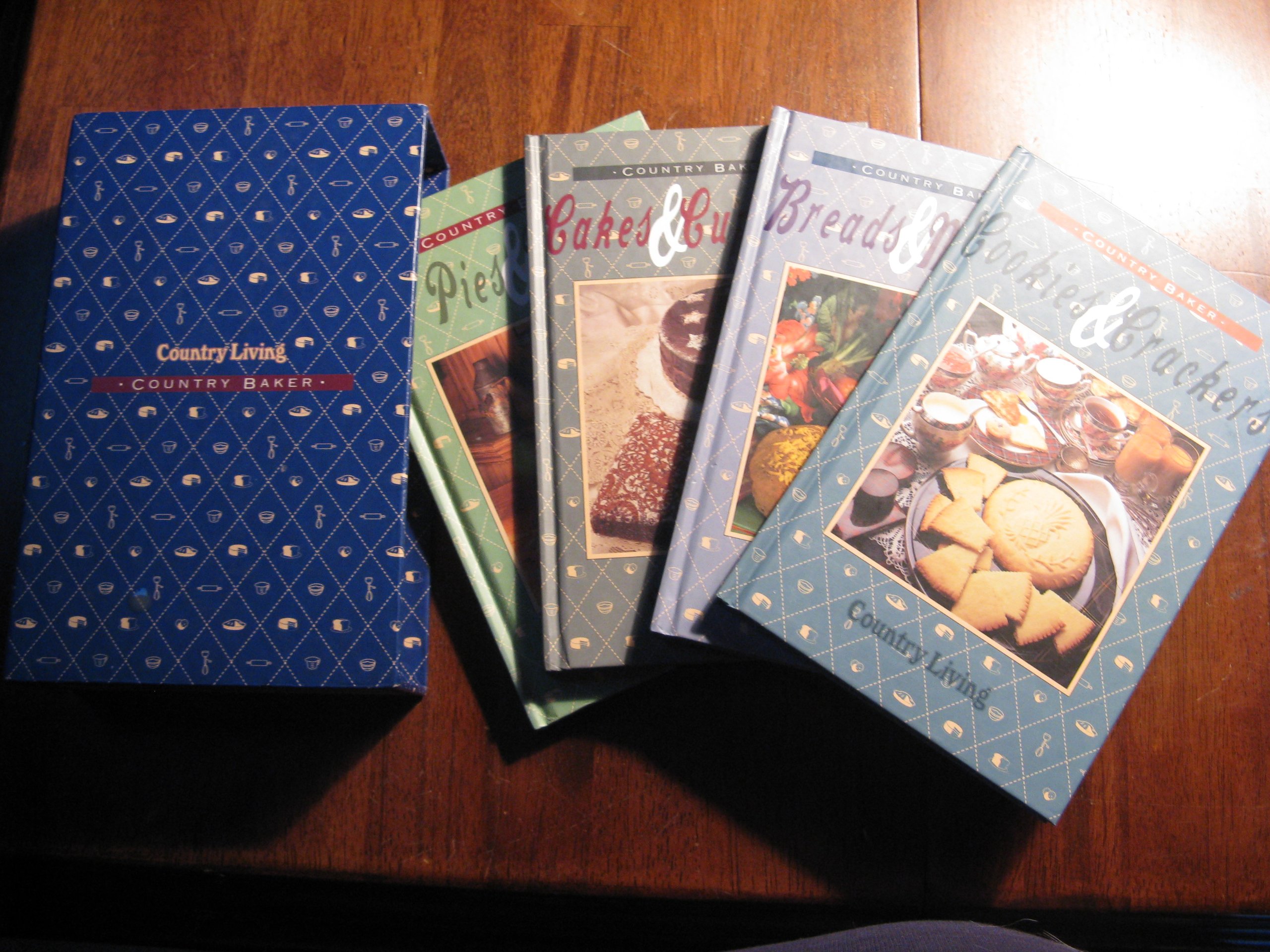 Country Living - Country Baker: Cakes & Cupcakes/Breads & Muffins ...