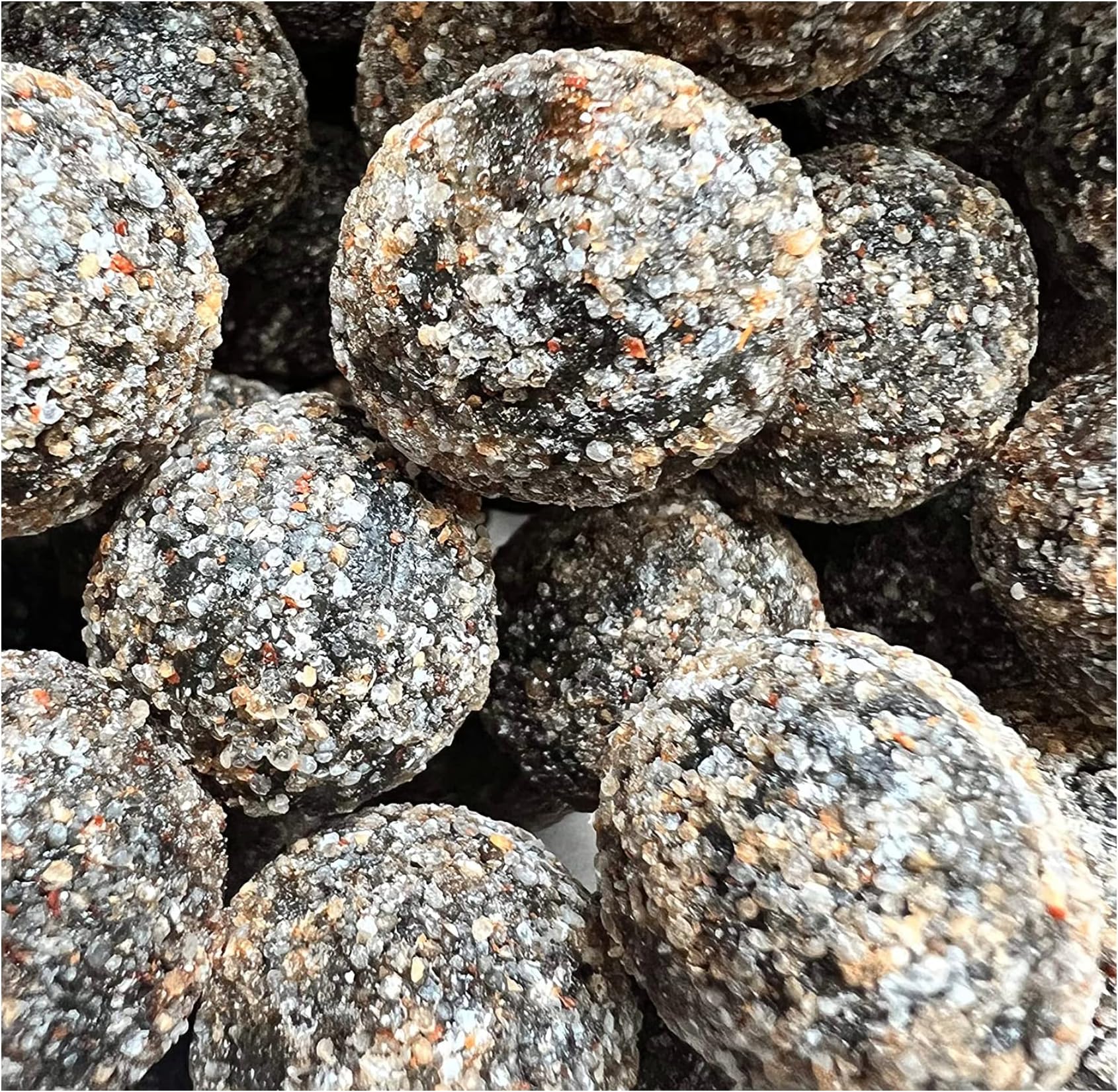 Amazon.com : Barnetts Mega Sour Raspberry Fizz Bombs - 500 Grams / 17.6 ...