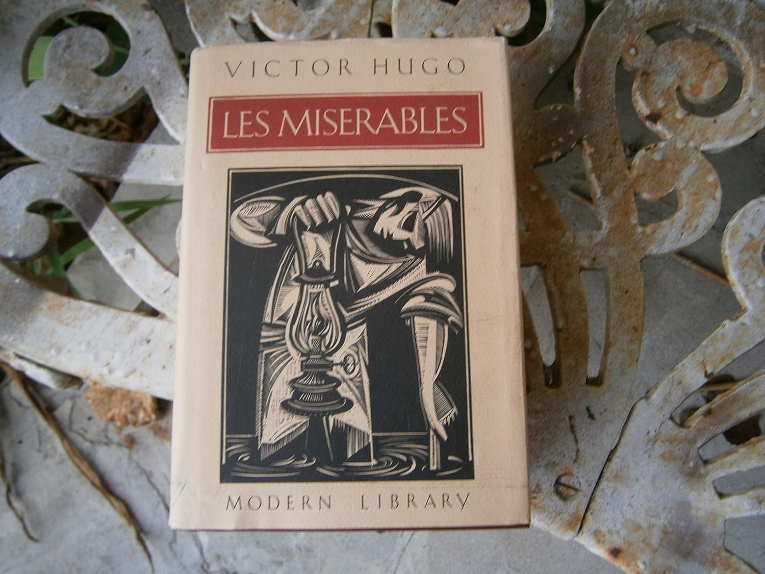 Les Miserables: Hugo, Victor: 9780394604893: Amazon.com: Books