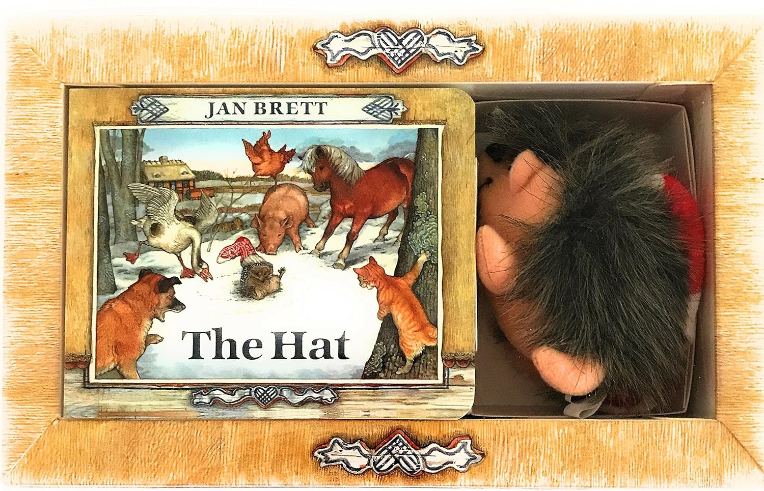 the Hat: Brett, Jan: 9780399234637: Amazon.com: Books