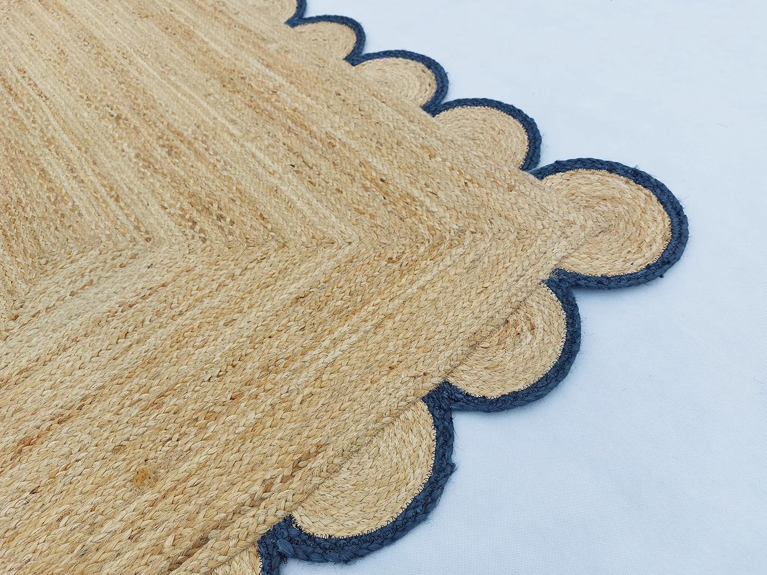 Alfombra festoneada de yute natural, borde azul marino, 5 x 7 pies ...
