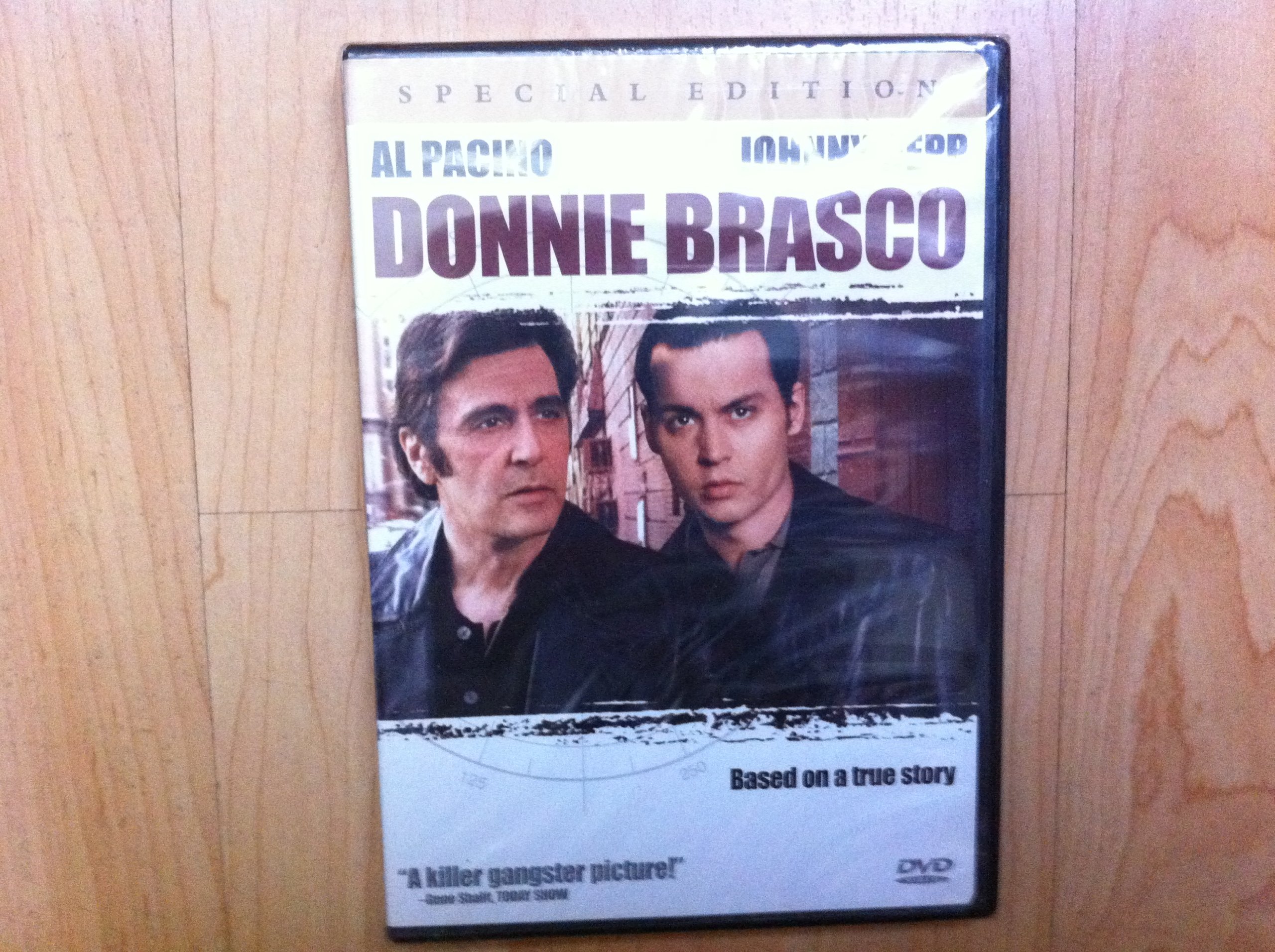 Amazon.com: Donnie Brasco (Special Edition) : Al Pacino, Johnny Depp ...