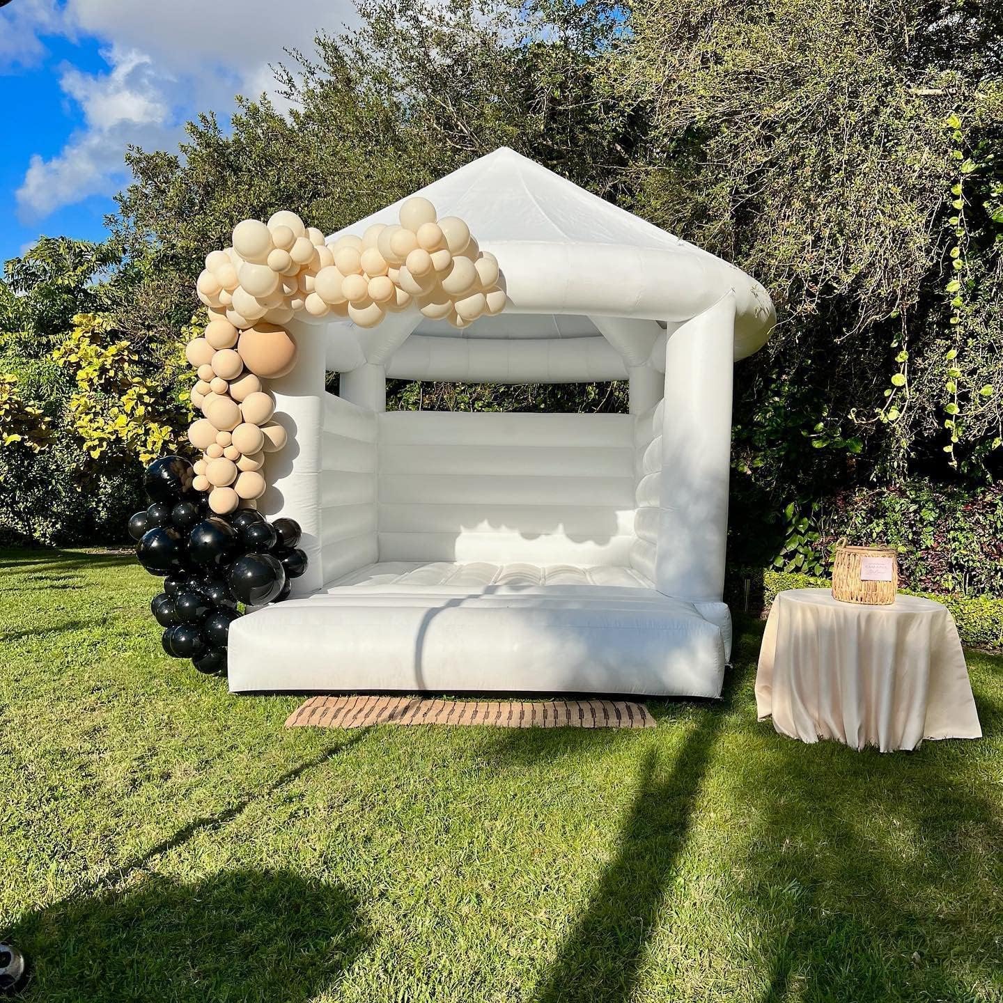 Amazon.com: Kairueics Inflatable White Wedding Bounce House with Blower ...