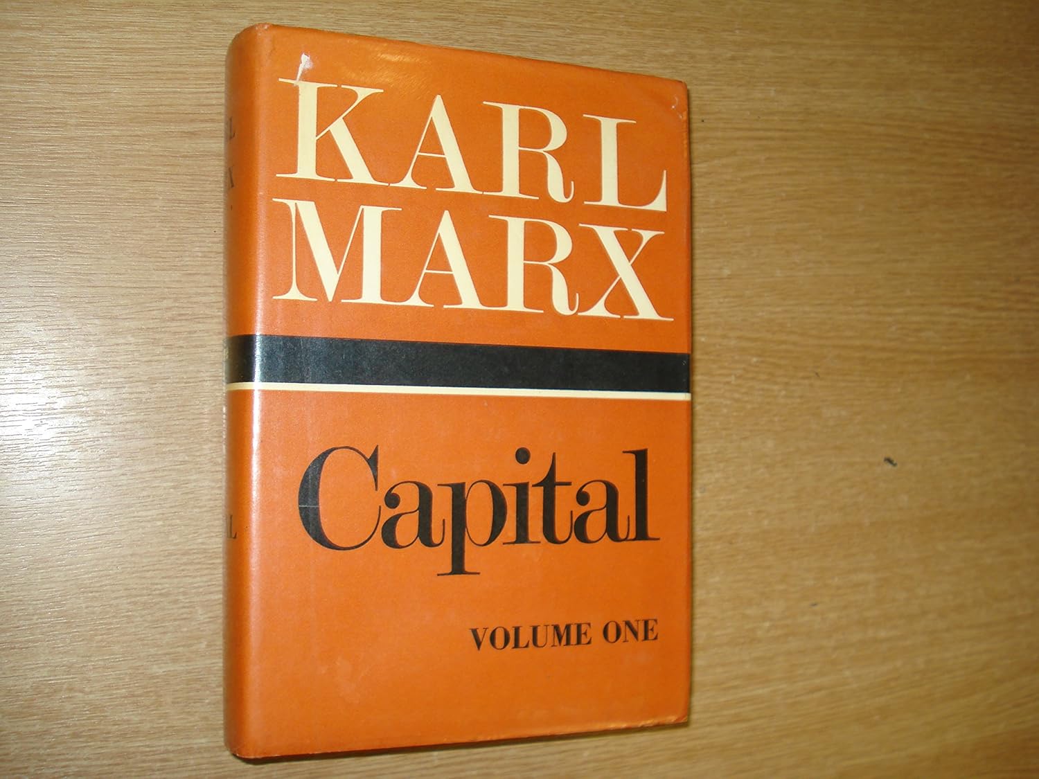 Capital (Volume 1): Karl Marx: 9780853152101: Amazon.com: Books