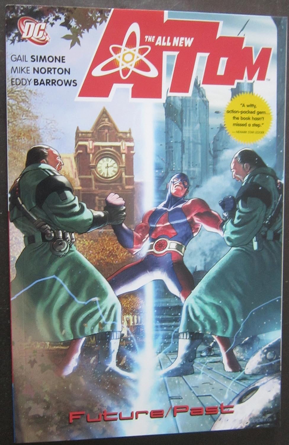 Amazon.com: All-New Atom (Book 2): Future/Past: 9781401215682: Simone ...