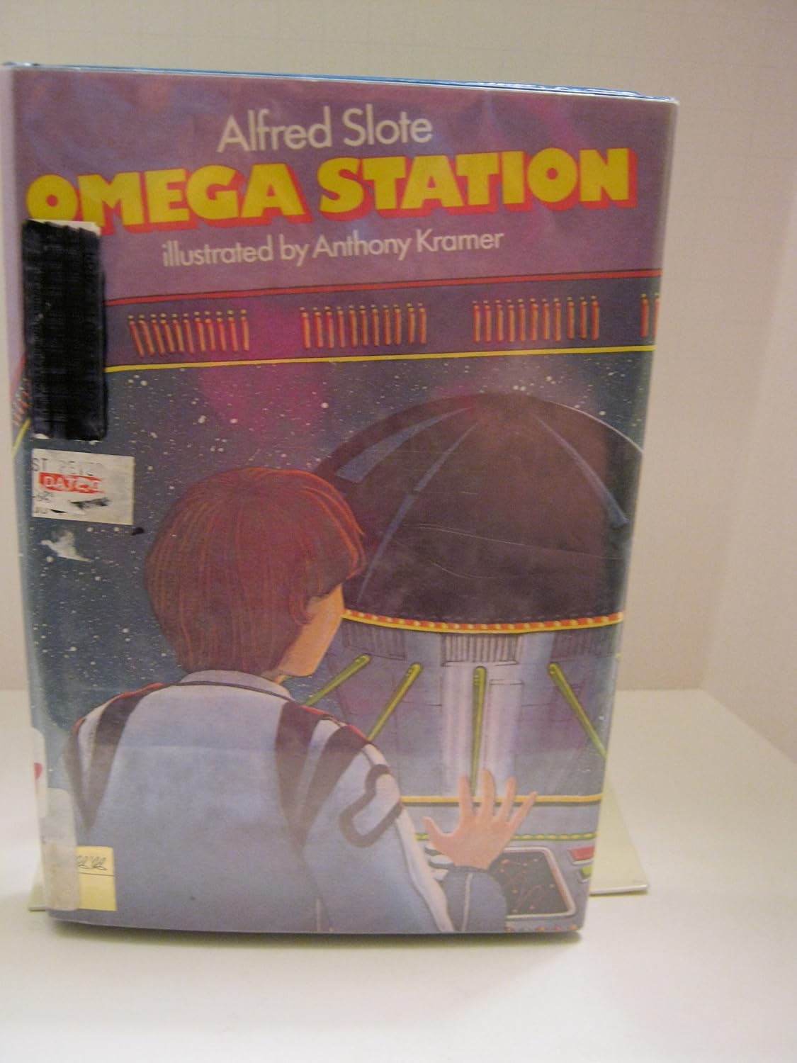 Omega Station: Alfred Slote, Anthony Kramer: 9780397320363: Amazon.com ...