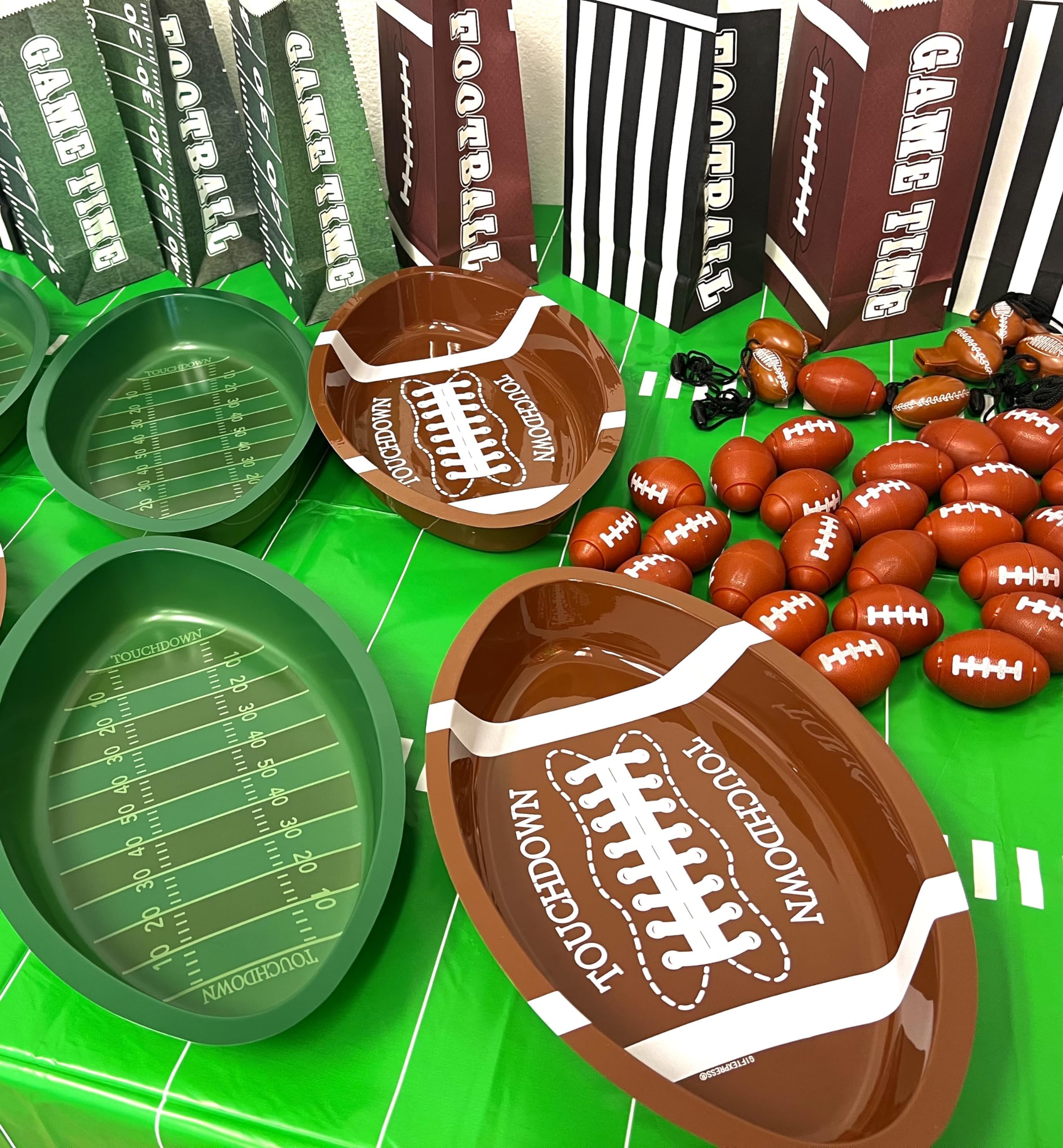 Snapklik.com : GiftExpress 30 Pack Plastic Football Serving Trays, Game ...