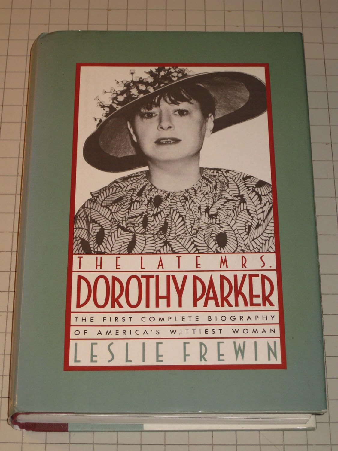 The Late Mrs. Dorothy Parker: Frewin, Leslie: 9780025413108: Amazon.com ...