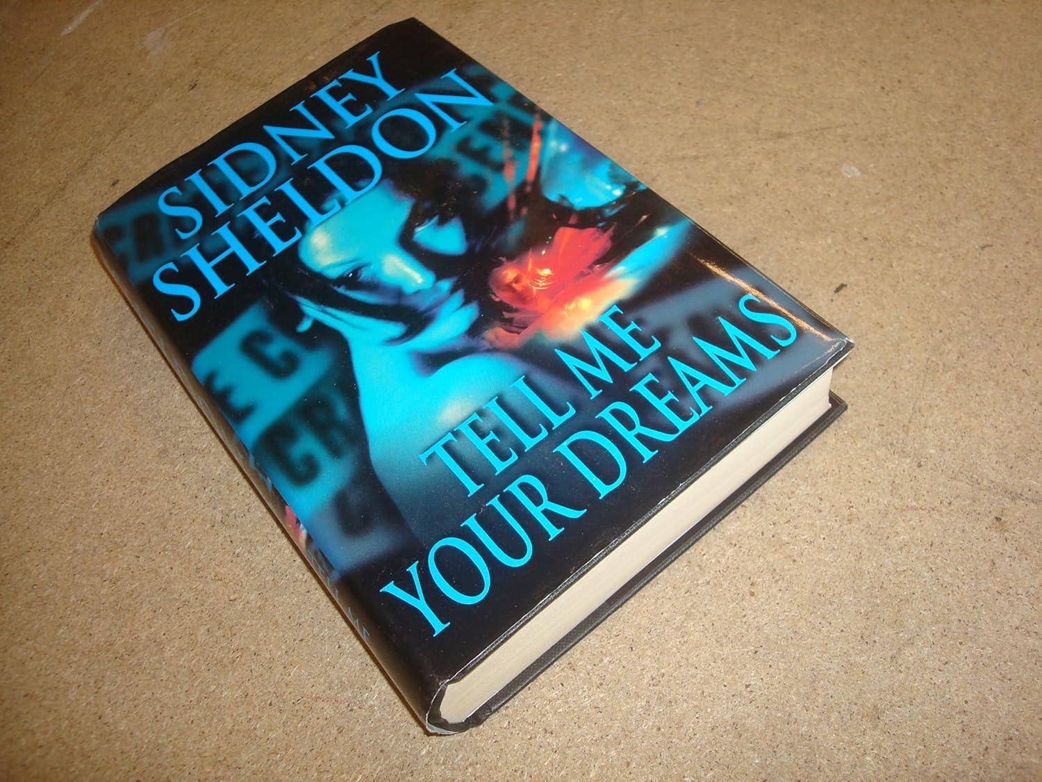 Amazon.com: Tell Me Your Dreams: 9786881628274: Sheldon, Sidney: Books
