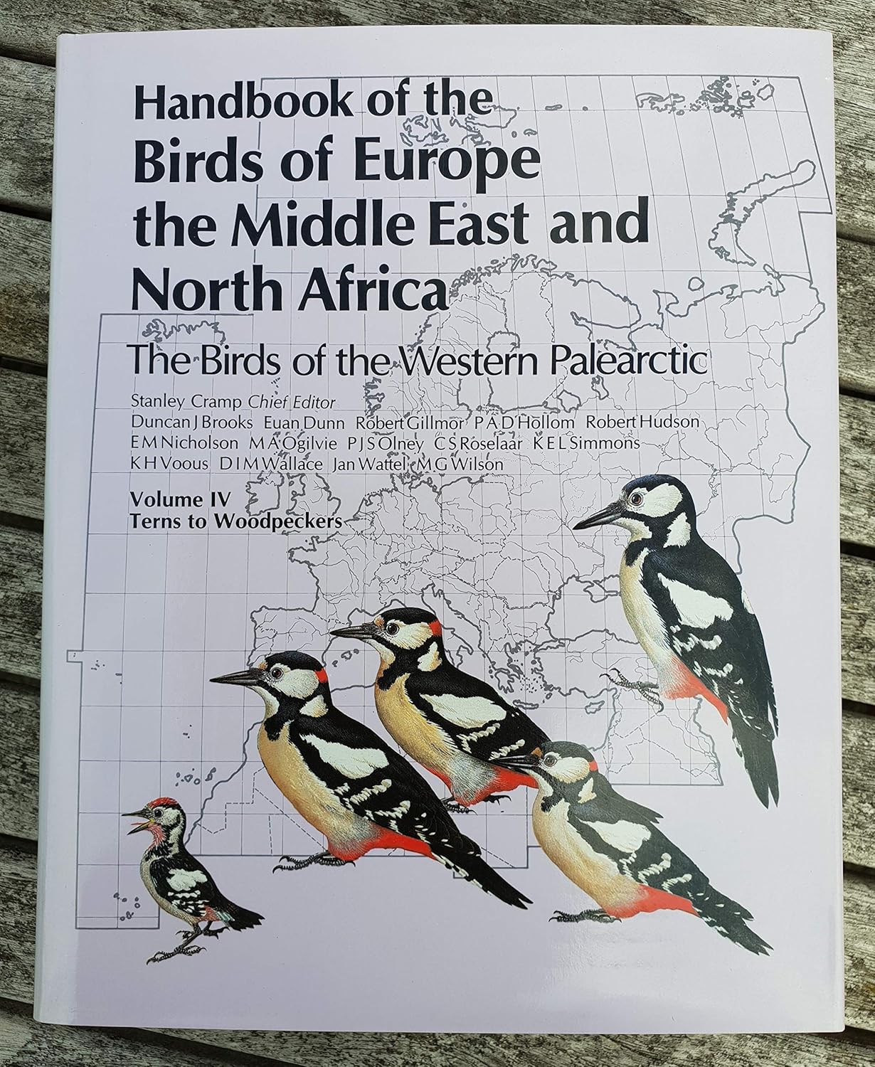 Handbook of the Birds of Europe, the Middle East and North Africa ...