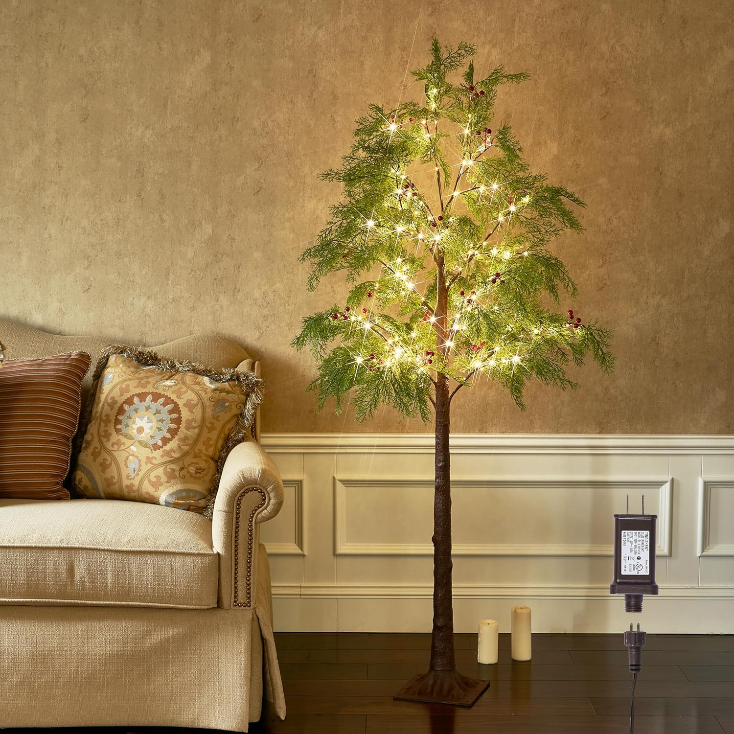 Amazon.com: BAOLITVINE Lighted Christmas Pine Tree with Red Berry 6FT ...