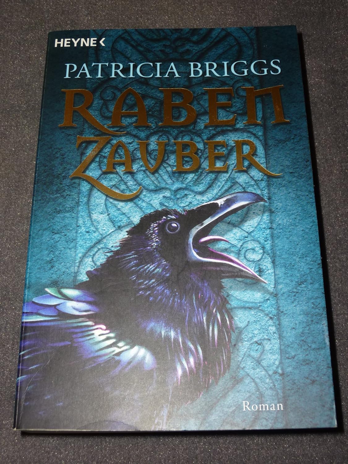 Rabenzauber: Roman : Briggs, Patricia, Winter Translations Inc.: Amazon ...