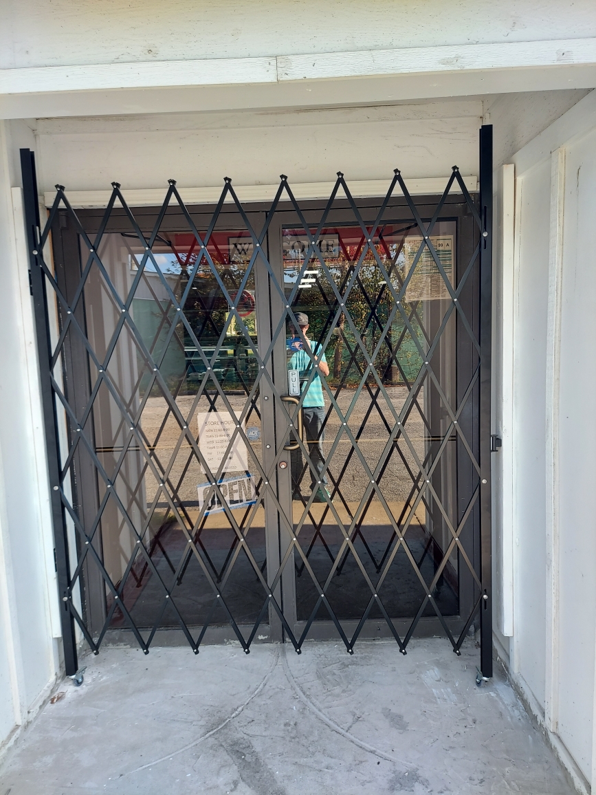 $28/mo - Finance VEVOR Single Folding Security Gate, 5' H x 5-1/2' W ...