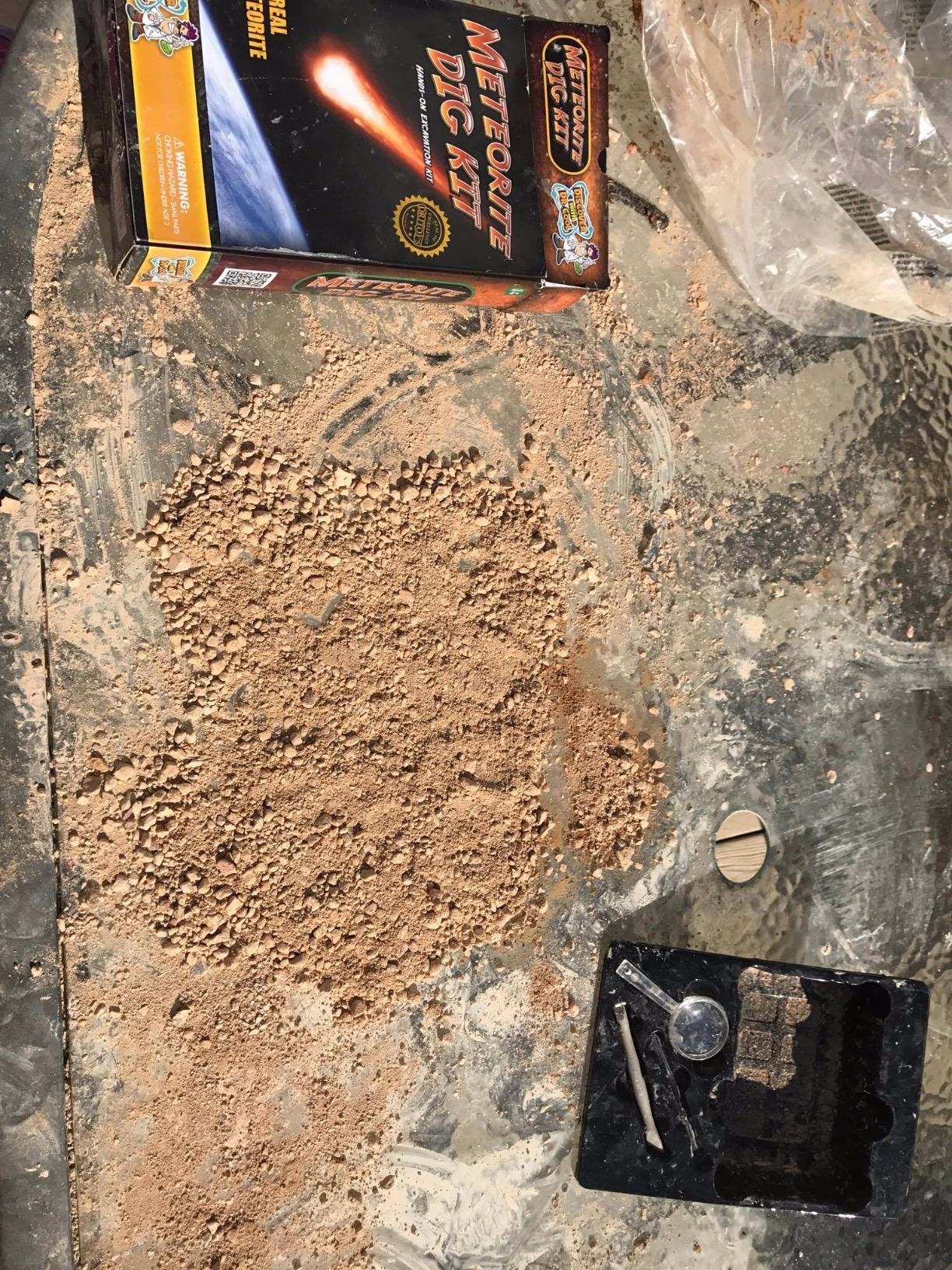 Amazon.com: Discover with Dr. Cool Meteorite Space Science Kit - Dig Up ...