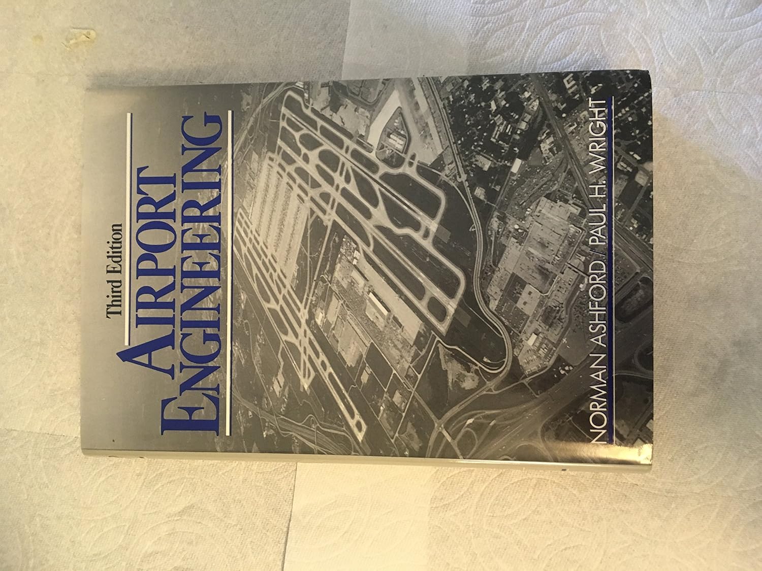 Airport Engineering: Ashford, Norman J., Wright, Paul H.: 9780471527558 ...