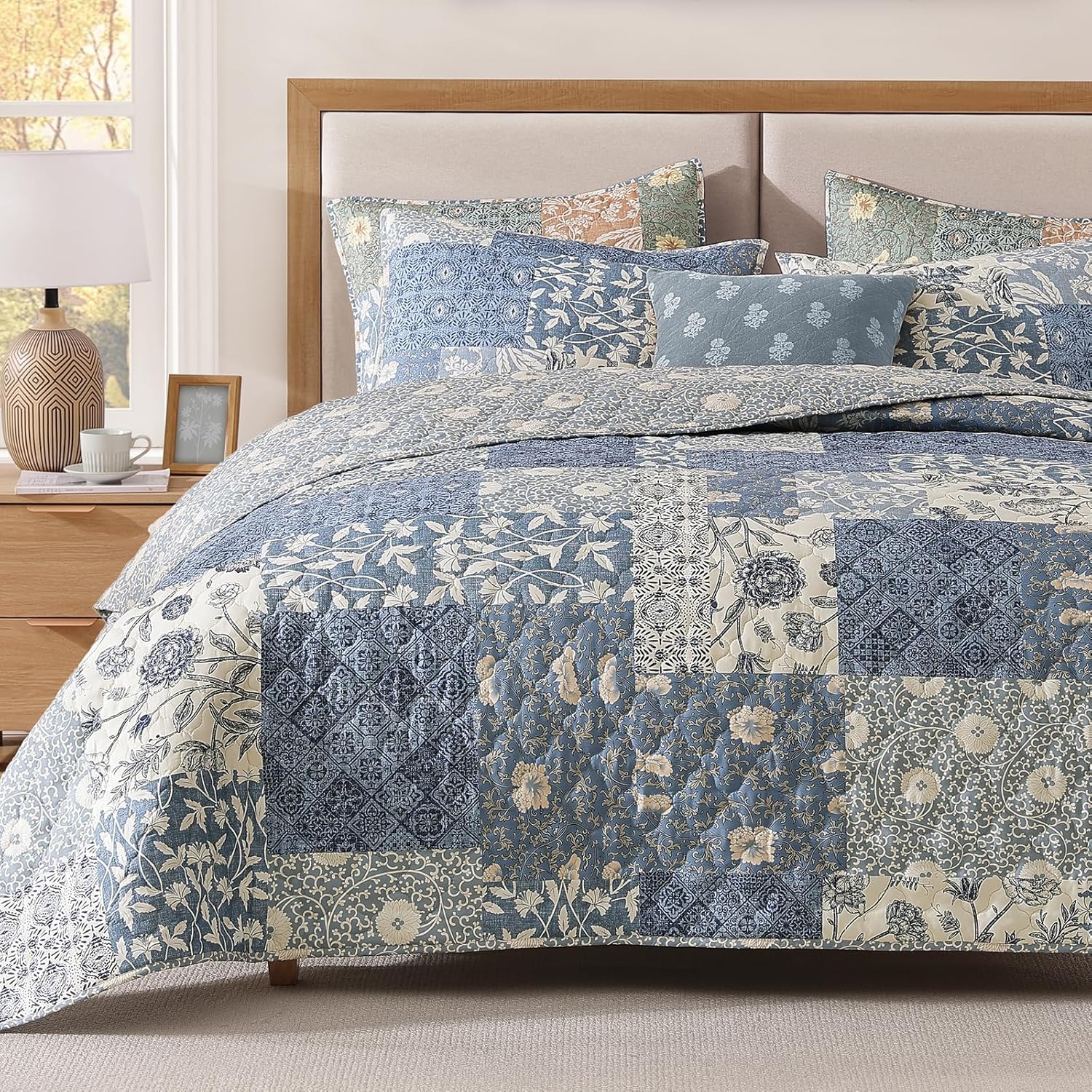 Amazon.com: CASAAGUSTO Queen Quilt Set - 3 Pieces Patchwork Blue Quilt ...