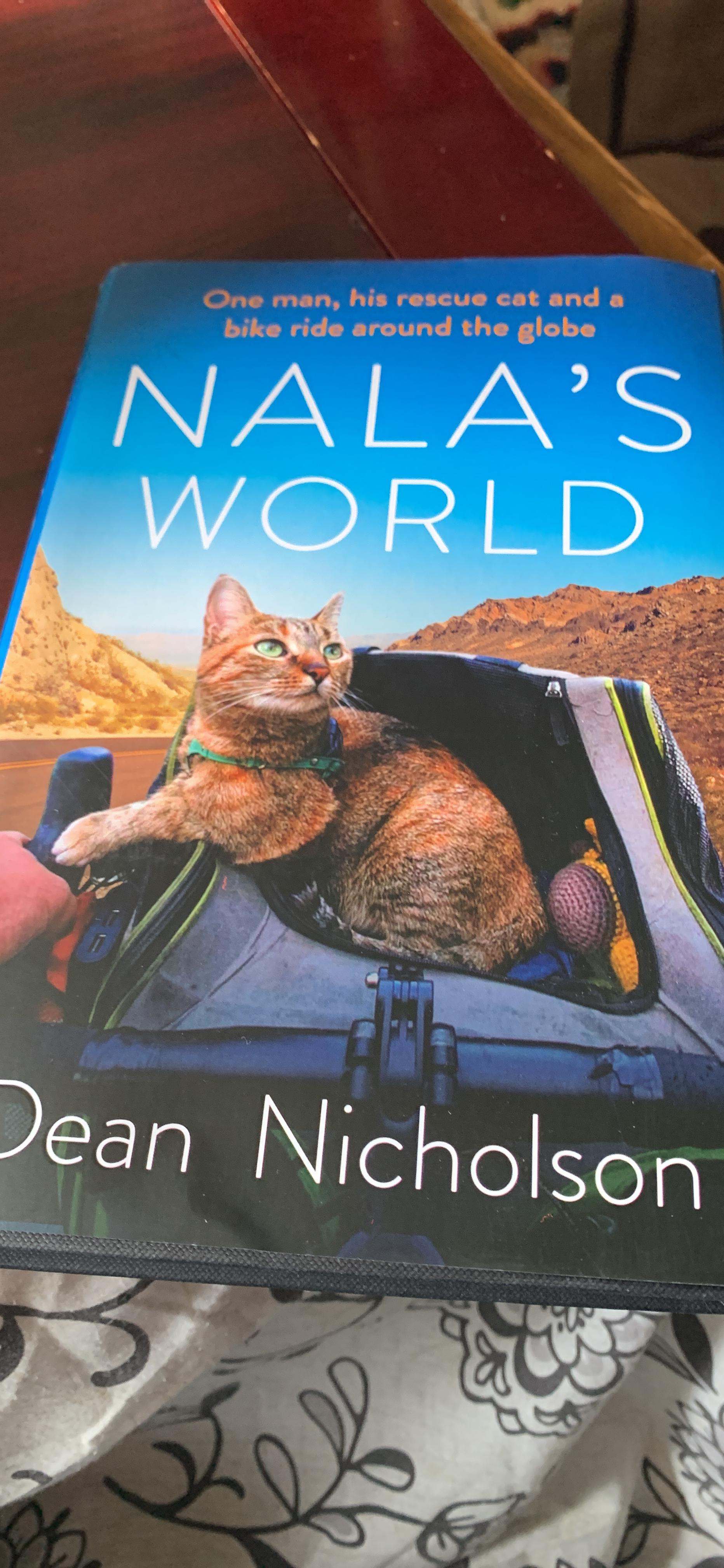 Amazon.co.jp: Nala's World: One Man, His Rescue Cat, and a Bike Ride ...