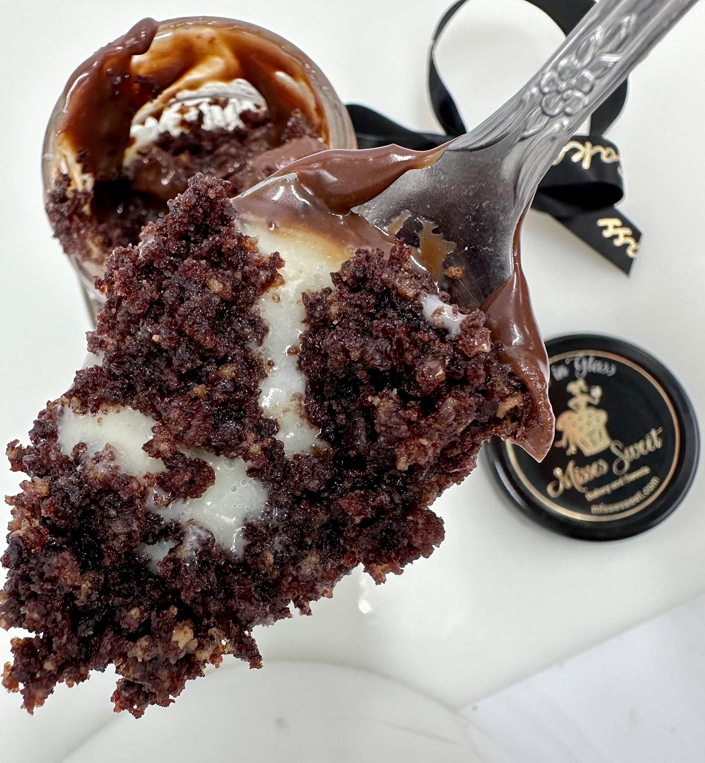 Amazon.com: Gourmet 2 Cakes in a Jar Set - Duo Chocolate Cake with ...
