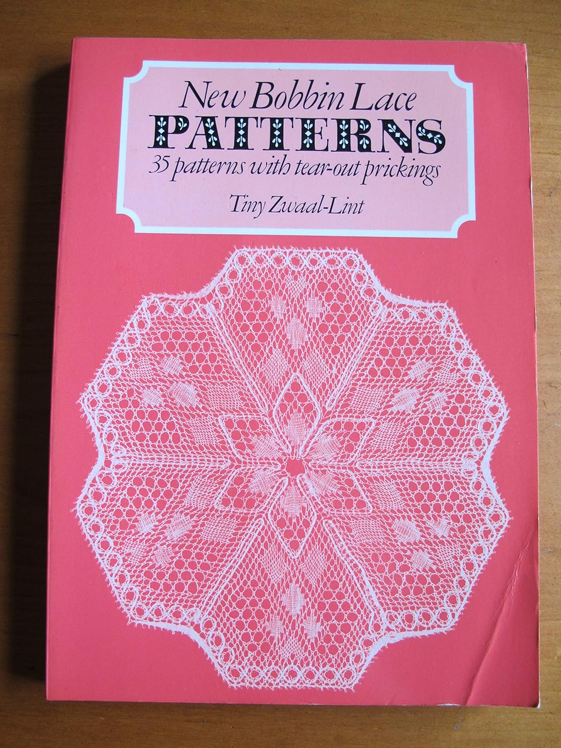 New Bobbin Lace Patterns: Zwaal-Lint, Tiny: 9780713448665: Amazon.com ...