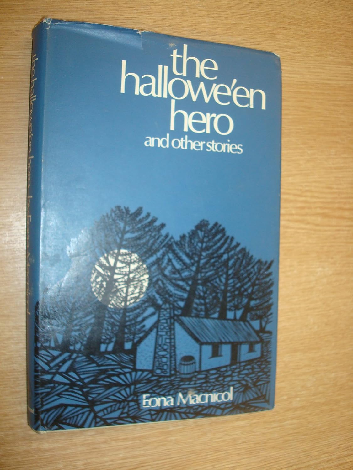 The Hallowe'en hero,: And other stories,: MacNicol, Eona: 9780851580166 ...