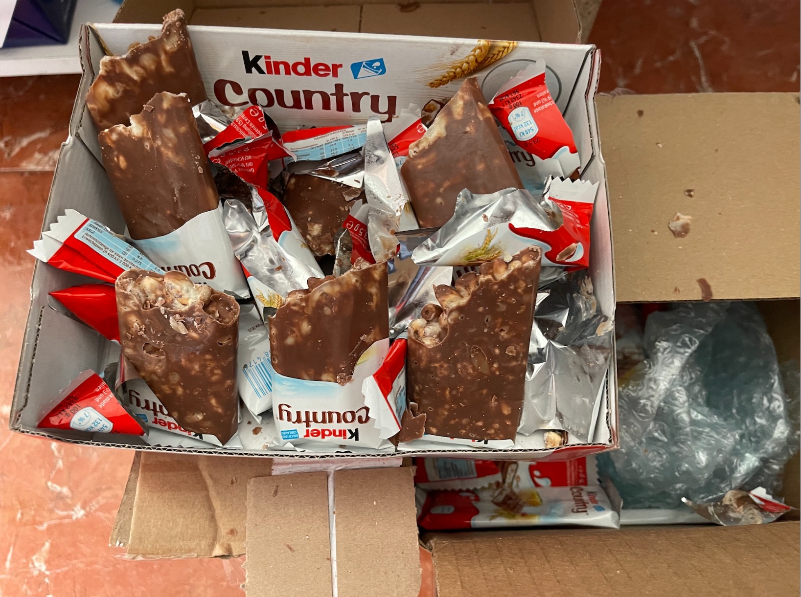Amazon.com : Kinder Country Milk Chocolate Bars - 9 pcs : Grocery ...