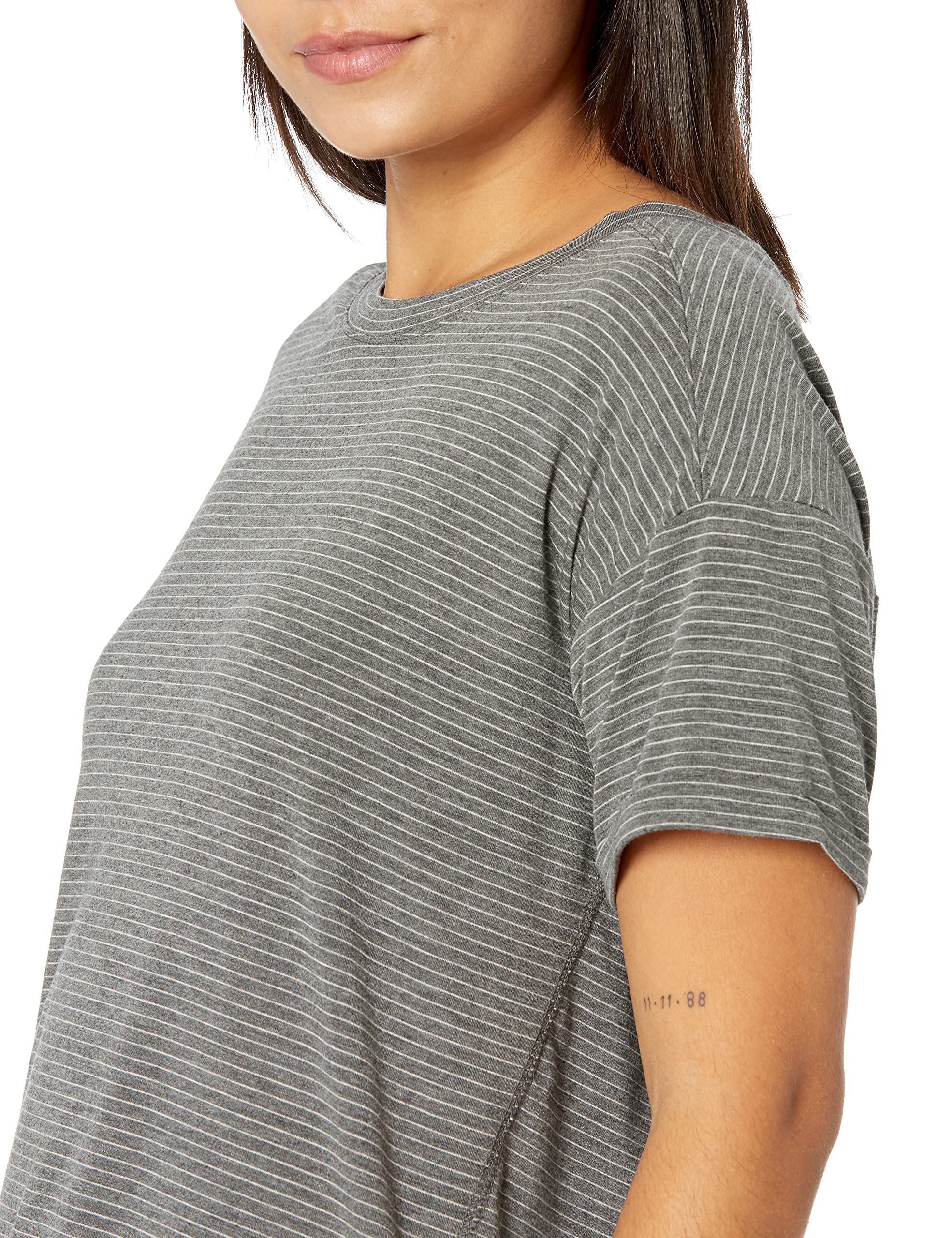 Snapklik.com : Essentials Womens Studio Relaxed-Fit Lightweight ...