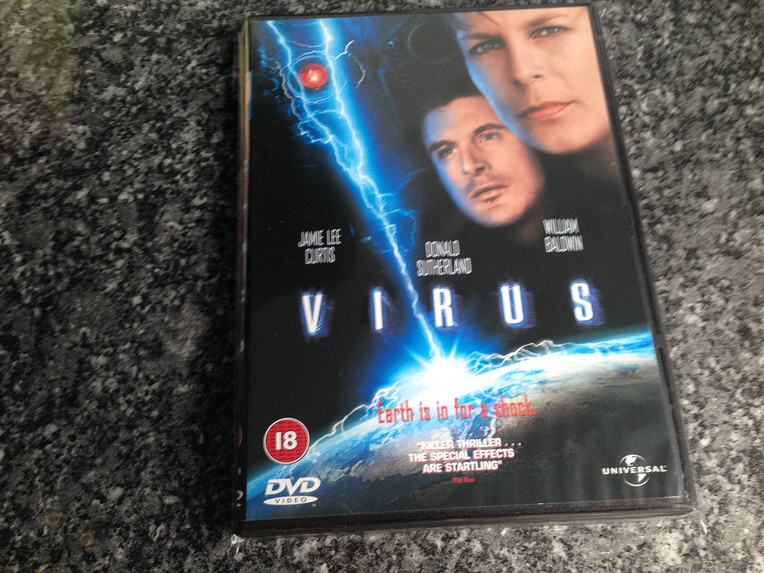 Virus [DVD]: Amazon.co.uk: Jamie Lee Curtis, William Baldwin, Donald ...