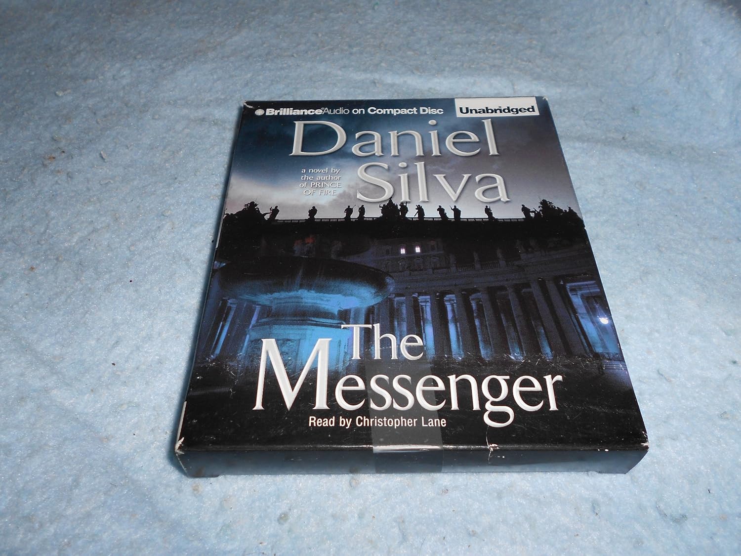 Amazon.com: The Messenger (Gabriel Allon Series): 9781596000292: Silva ...
