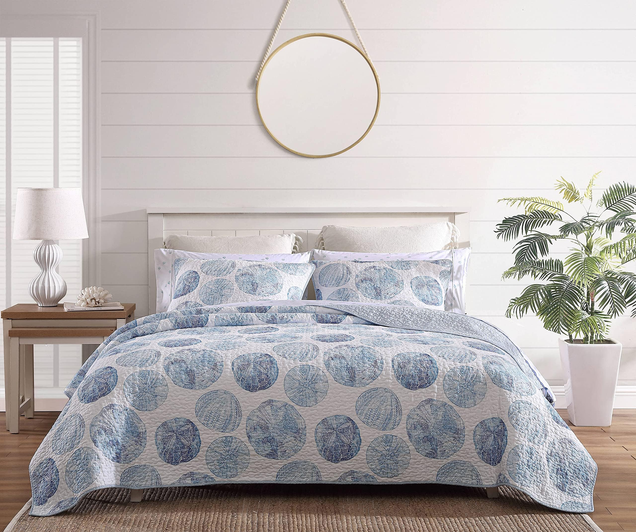 Amazon.com: Finely Stitched Coastal Seaside Cottage Quilt Set with ...