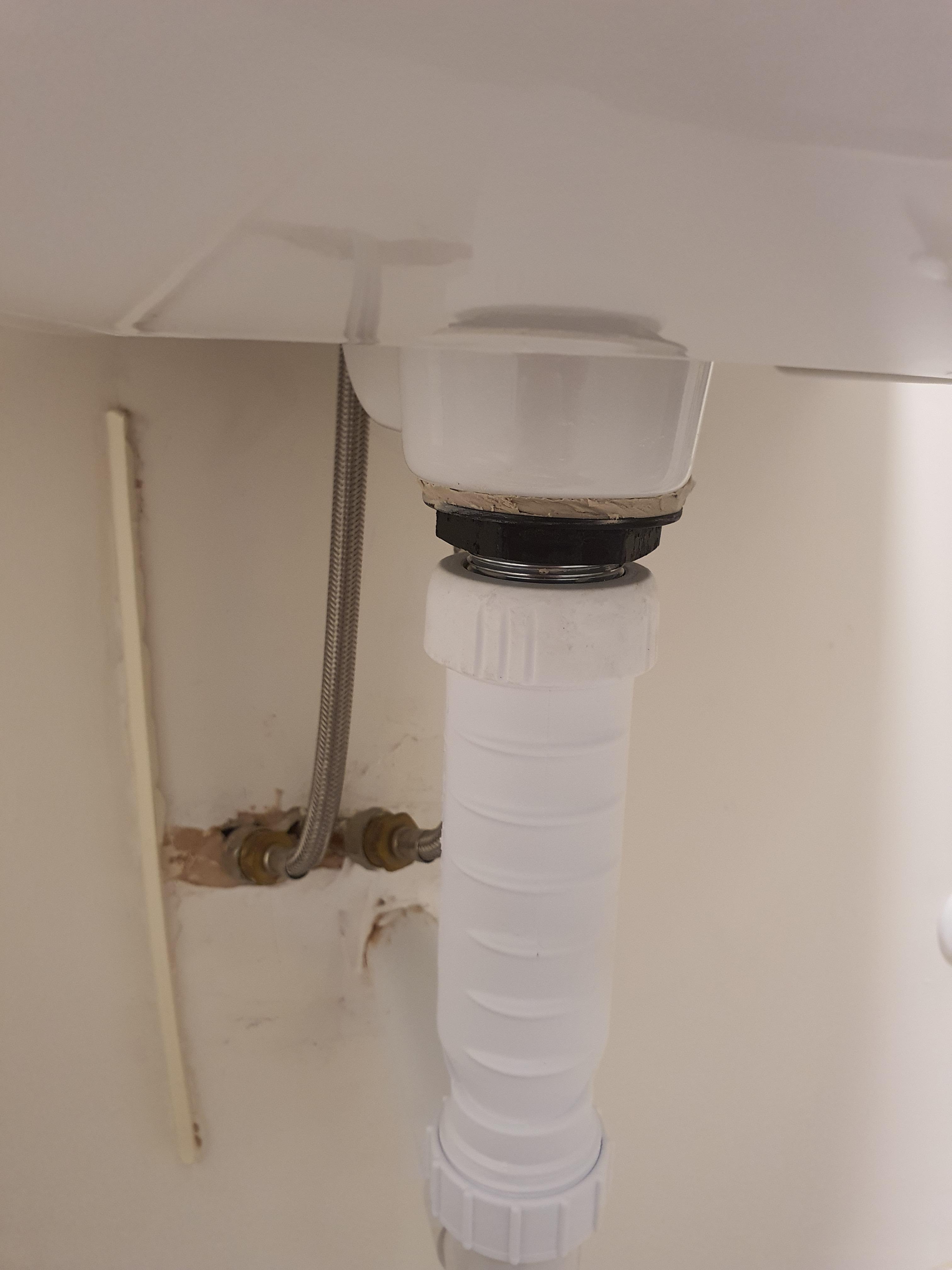 Osma HepVO 32mm (1 1/4") self sealing waterless waste. BV1WH : Amazon ...