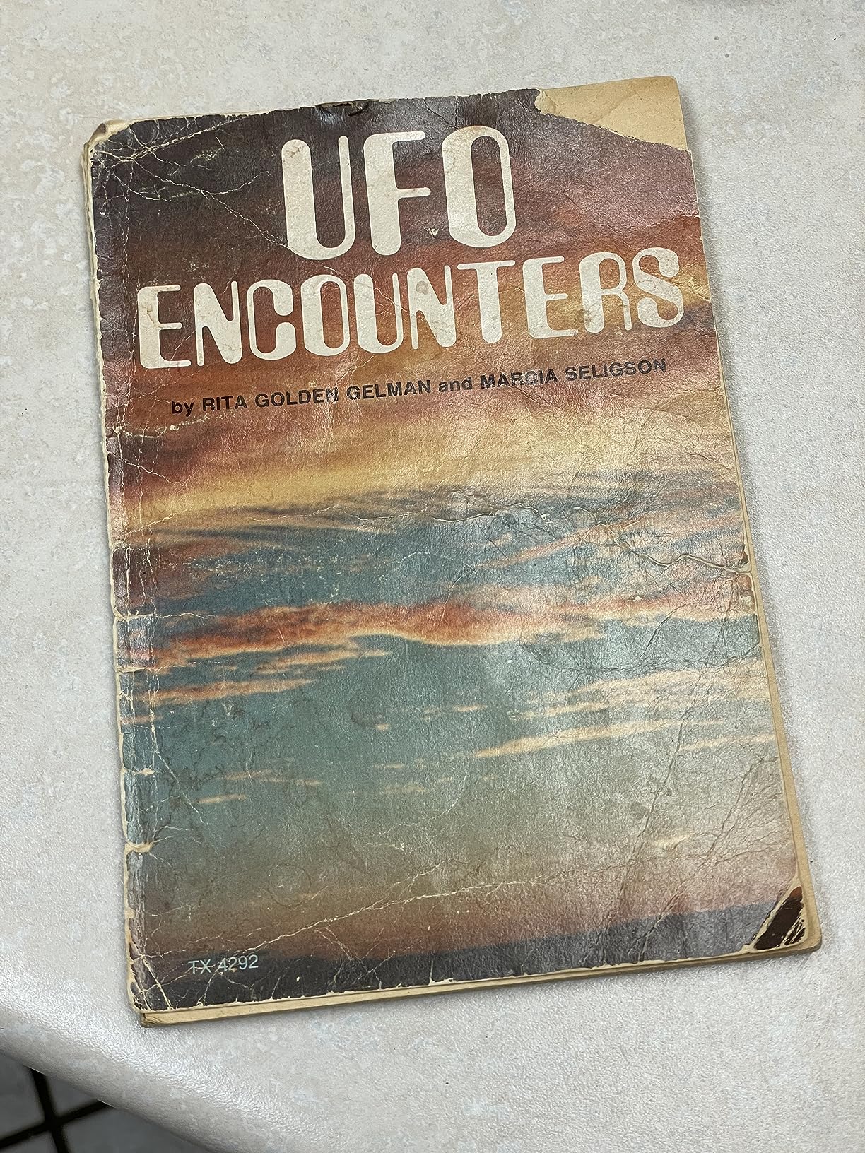 Amazon.com: Ufo Encounters: 9780590419871: Rita Golden Gelman, Marcia ...