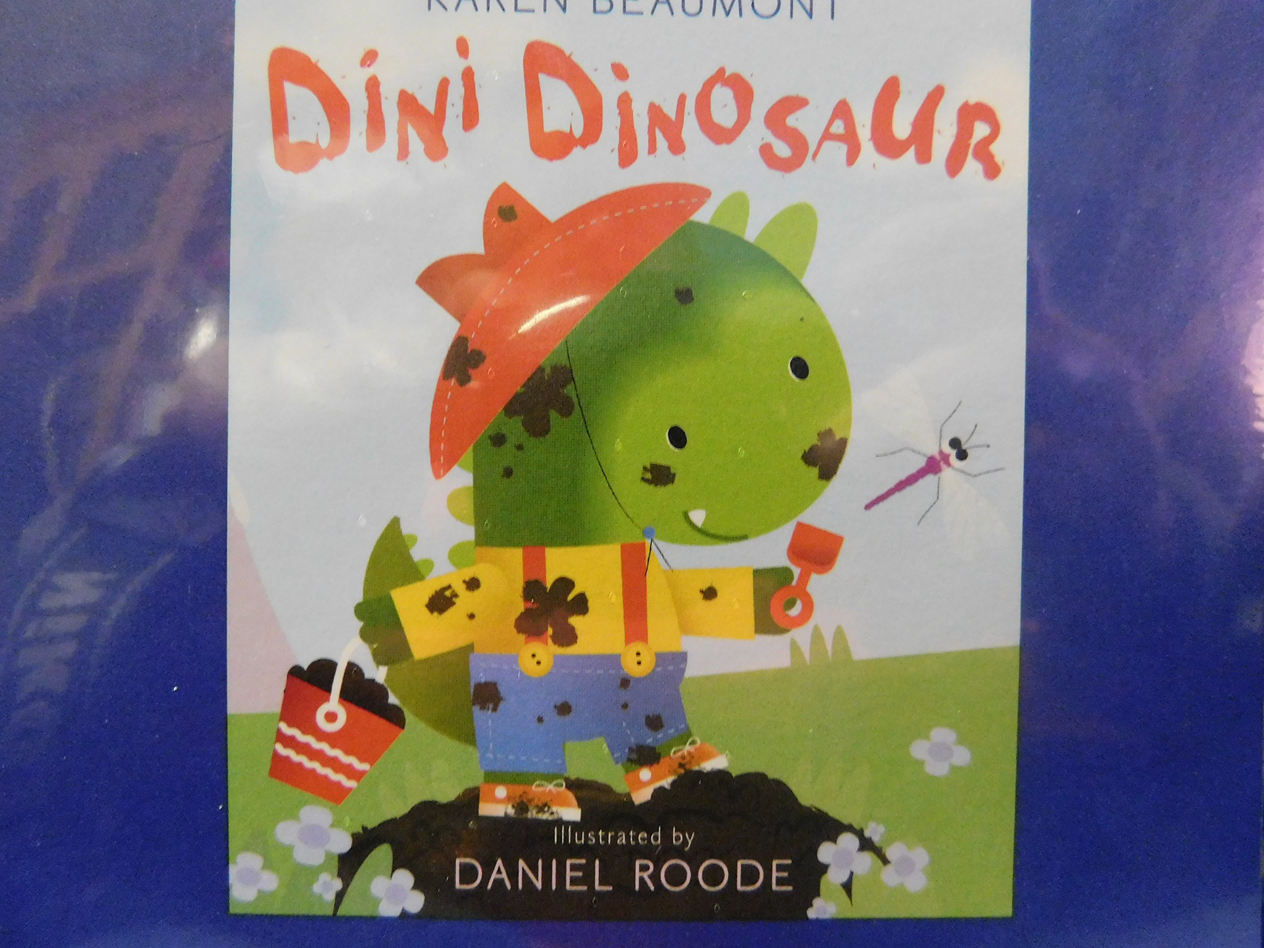Amazon.com: Dini Dinosaur with Read Along Cd: 9780545931526: Karen ...