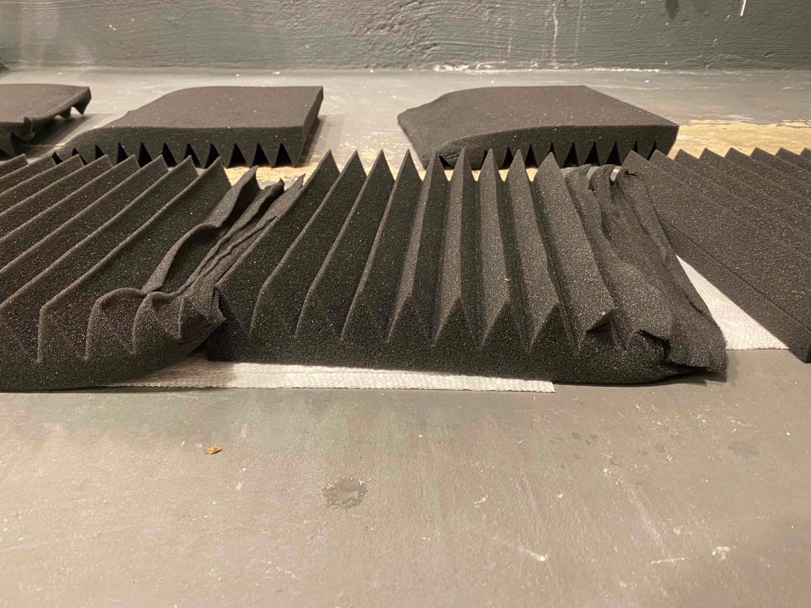 Amazon.com: Bass Traps Acoustic Foam Corner, 2 Pack Delta Bass Traps ...