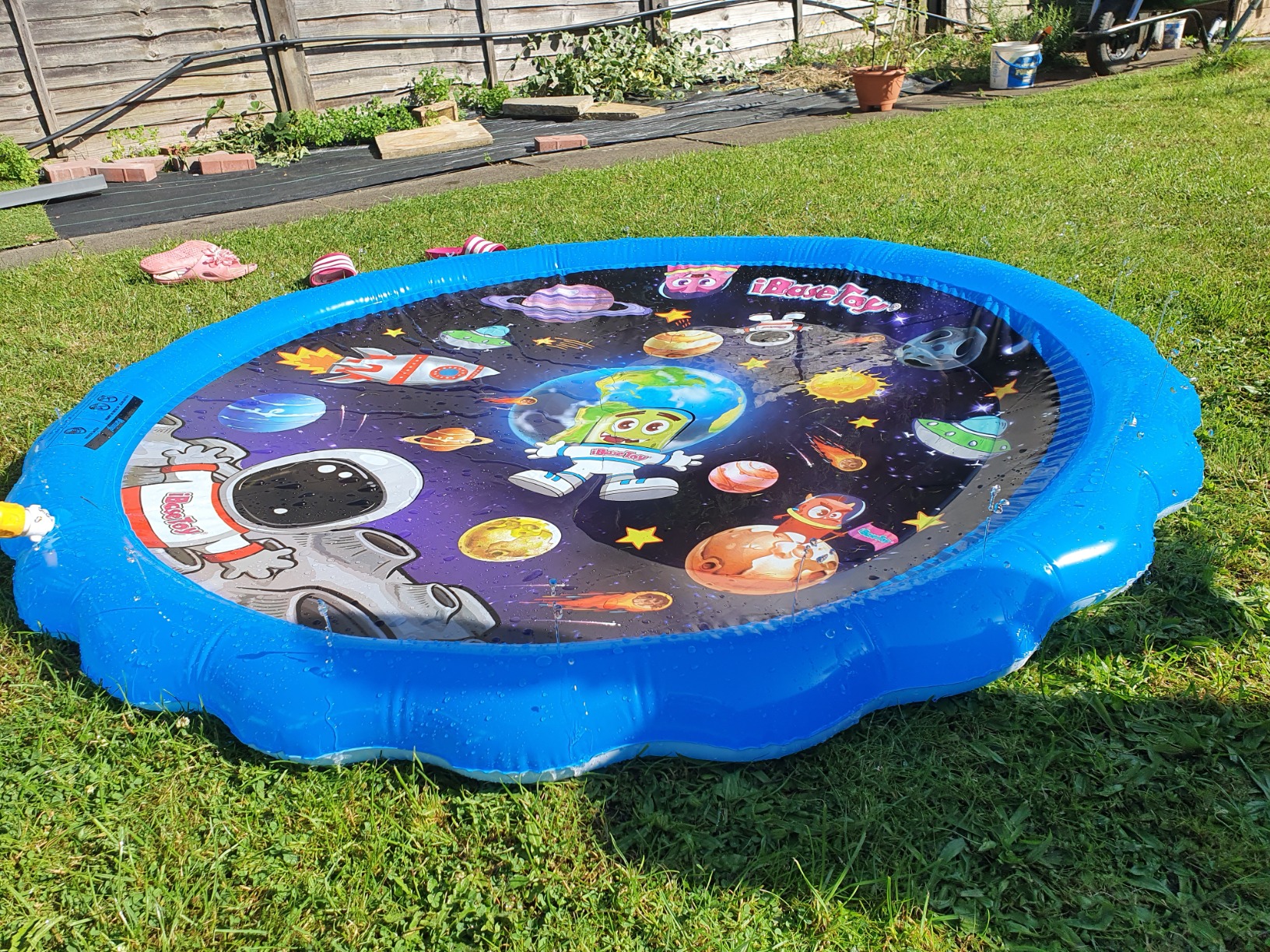 iBaseToy Splash Pad, 68" Inflatable Sprinkler Play Mat with Planet ...