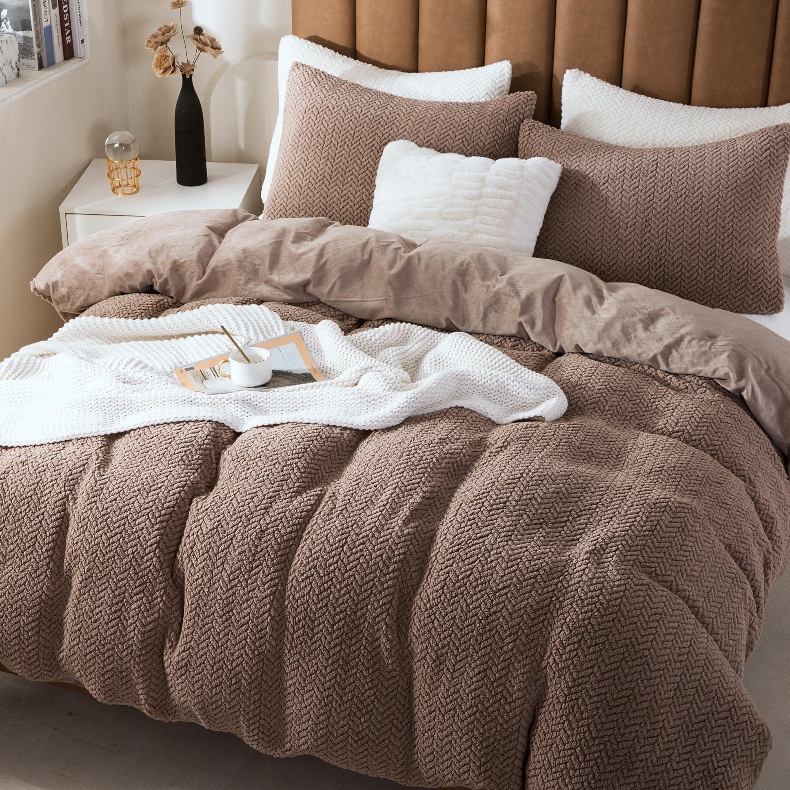 Amazon.com: CLOUDS HUG King Comforter Set - Mocha Soft Bedding for All ...