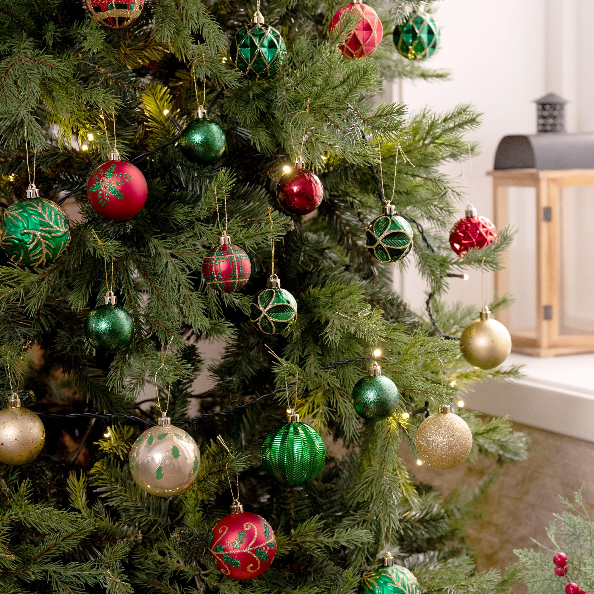 Reed And Gold Tree Decor Xmas