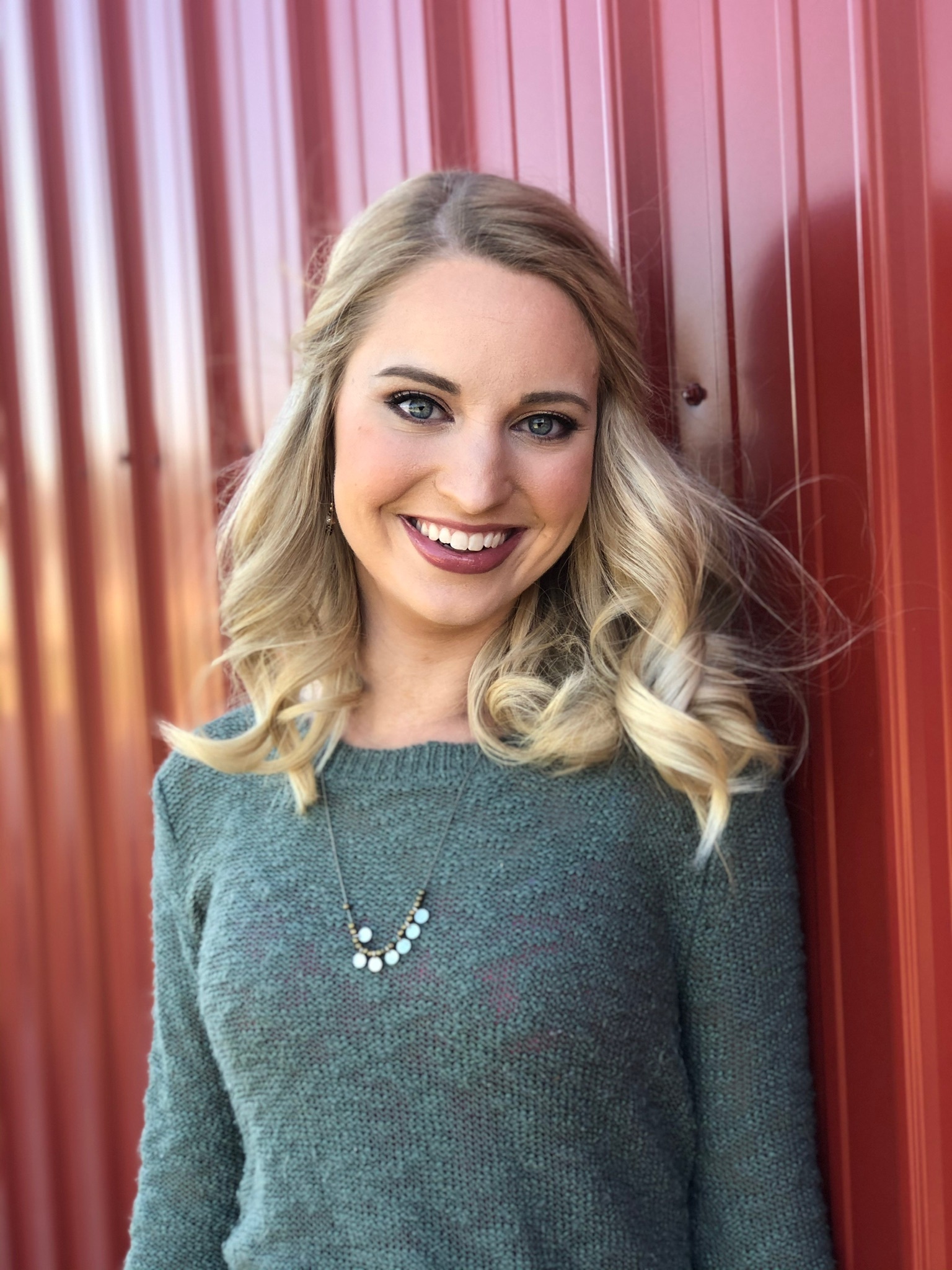 Amazon.com: Olivia Cloer: books, biography, latest update