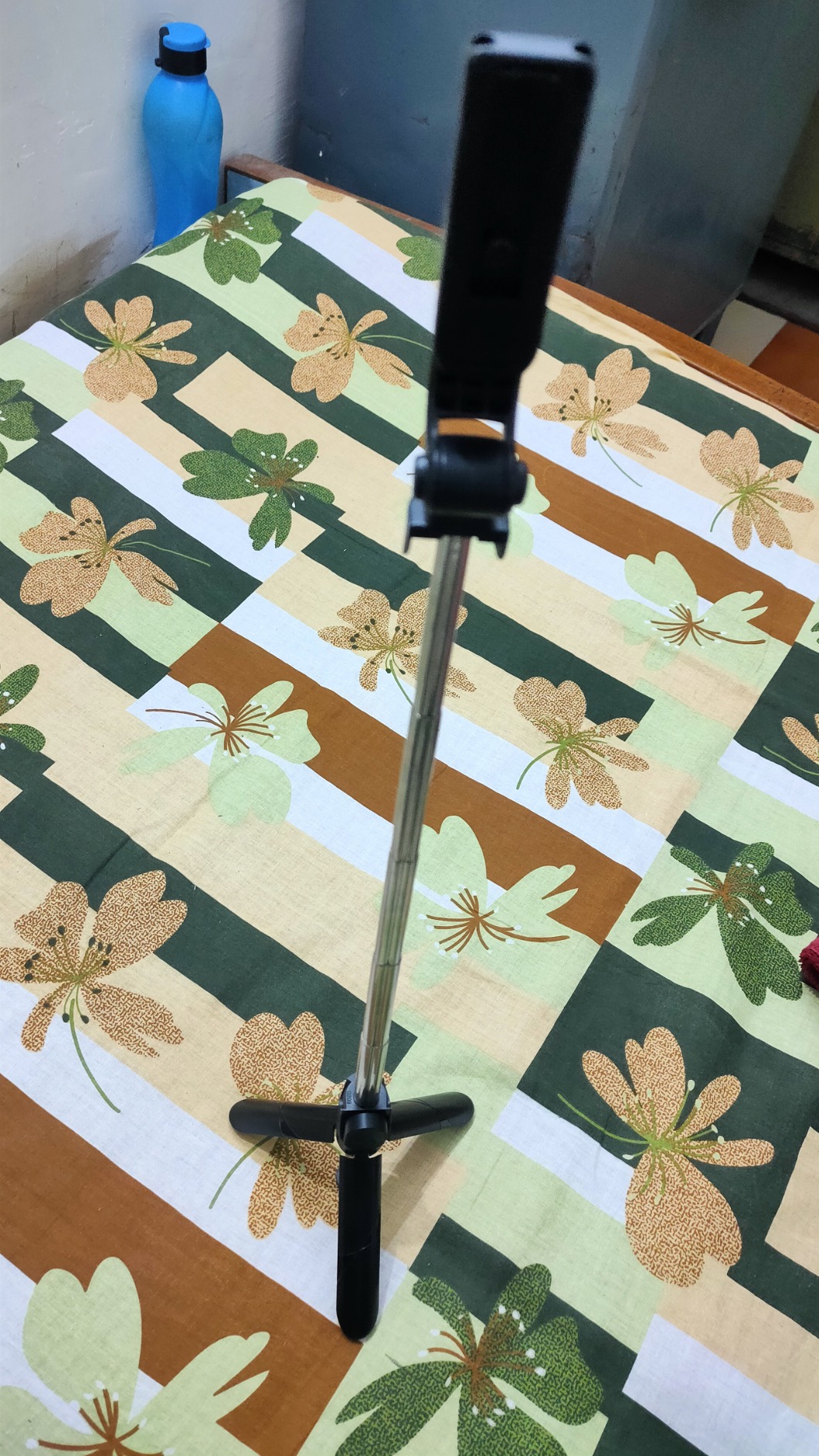 Multifunctional 3-in-1 Tripod Stand/Mobile Stand/R1s Bluetooth Selfie ...