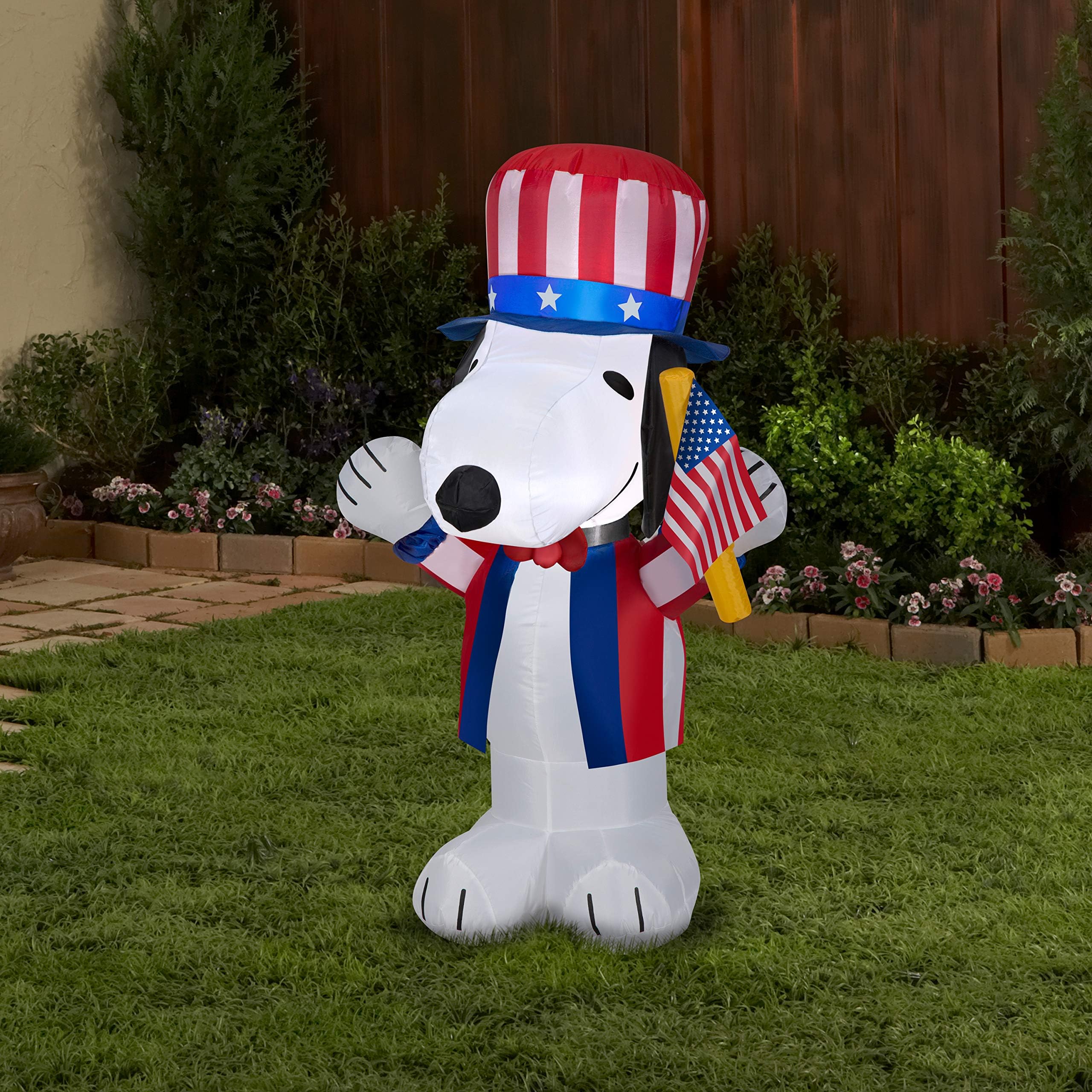 Amazon.com: Gemmy Airblown Inflatable Patriotic Snoopy, 3.5 ft Tall ...