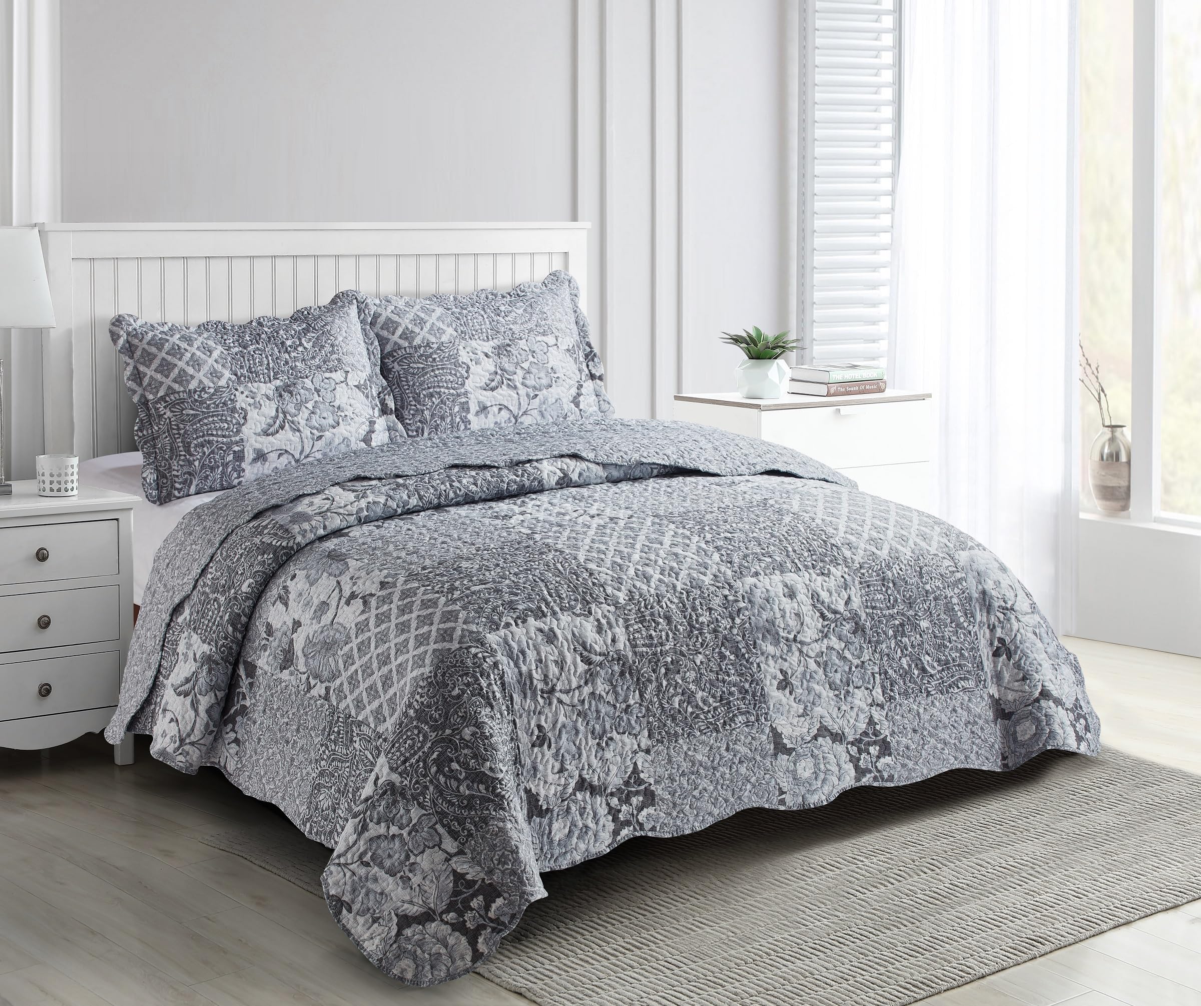 Brilliant Sunshine Grey Flowers Patchwork, 3-Piece Quilt Set with 2 ...