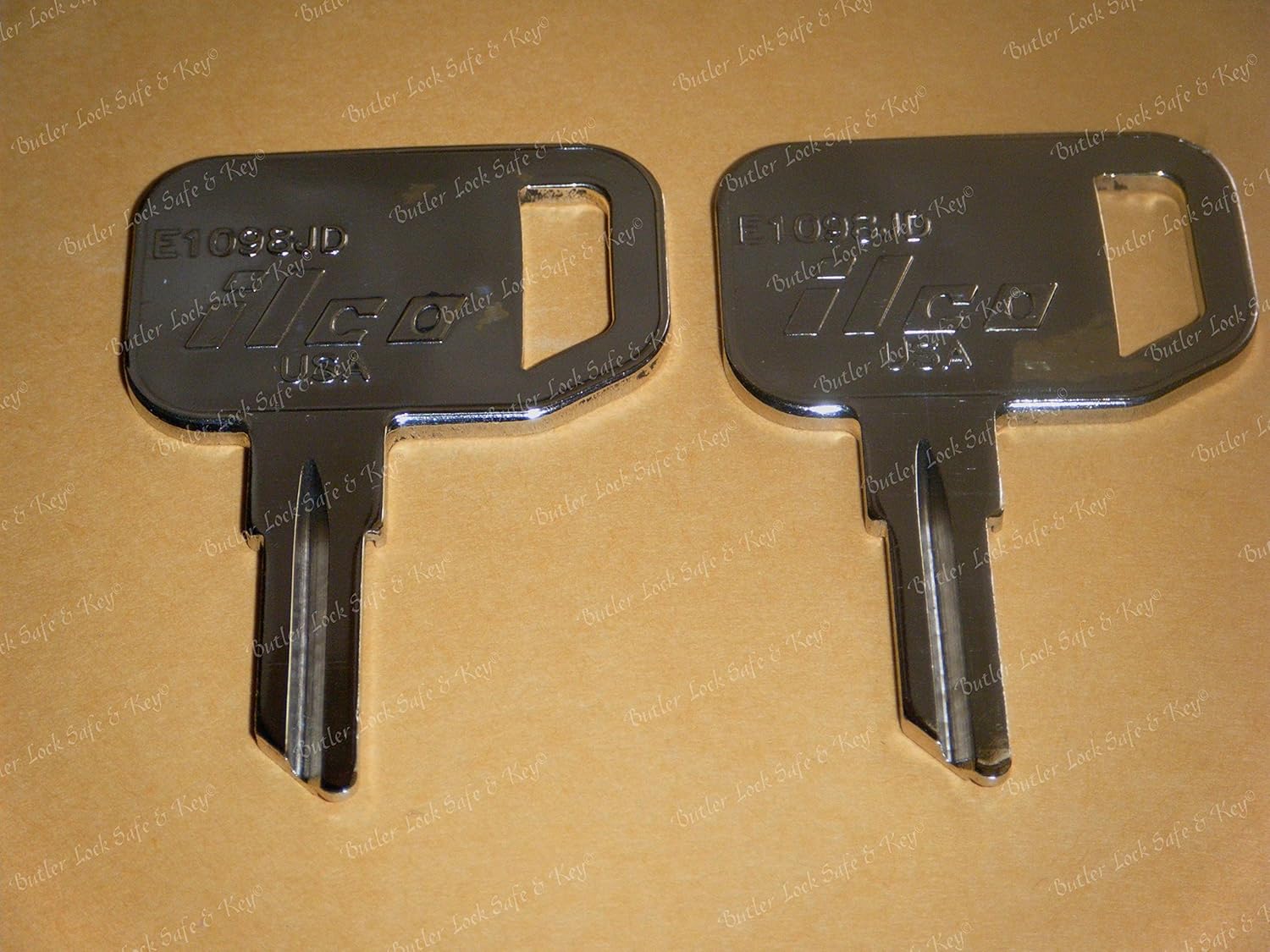Amazon.com: 2 ILCO Keys For John Deere Tractors Key Blanks E1098JD ...