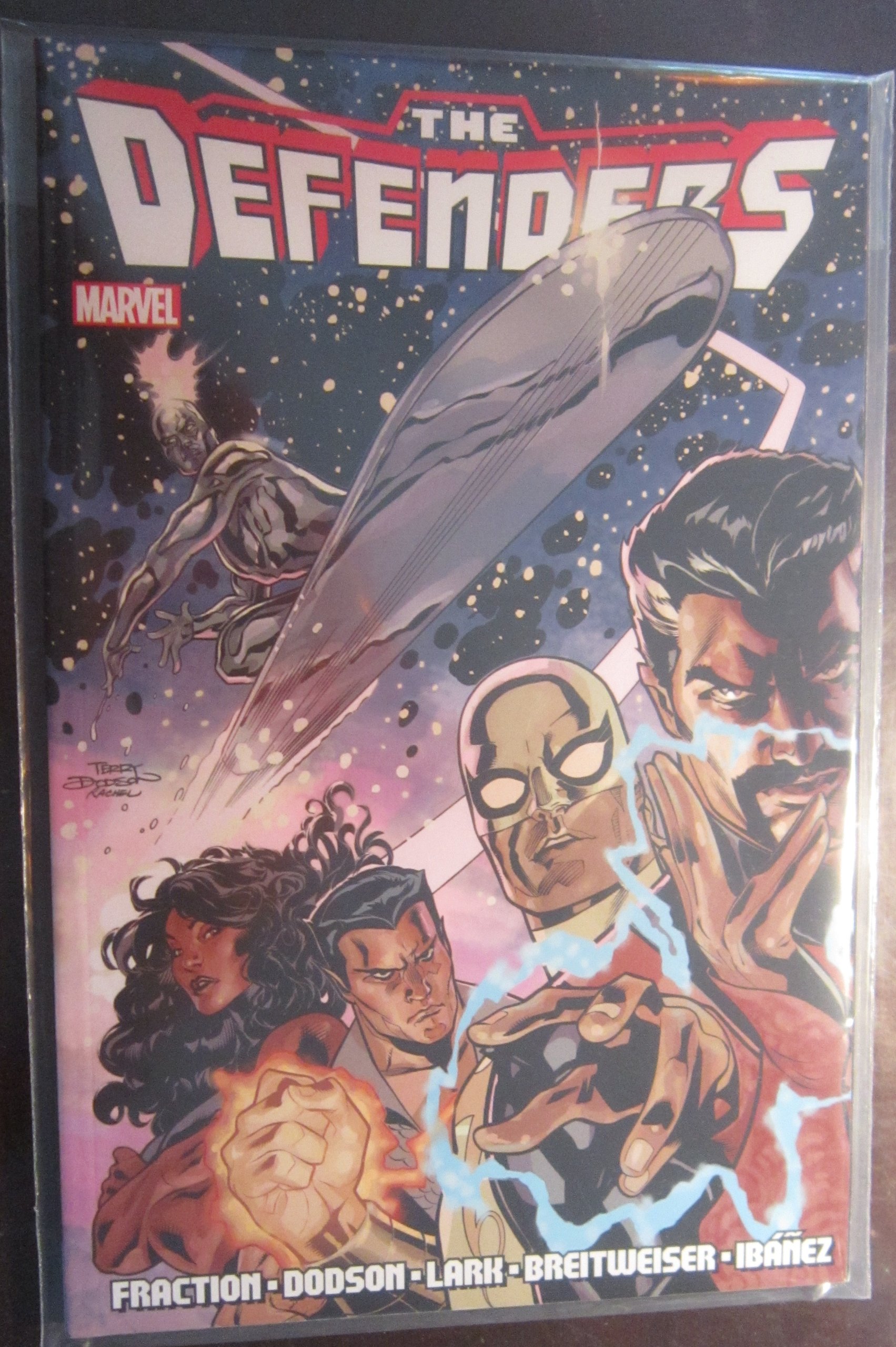 Amazon.com: Defenders by Matt Fraction 1: 9780785158516: Fraction, Matt ...