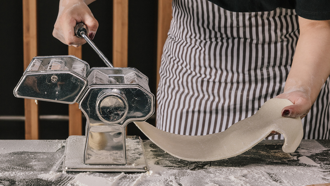 Watch How to make fresh pasta with DELIHOM pasta machine on Amazon Live