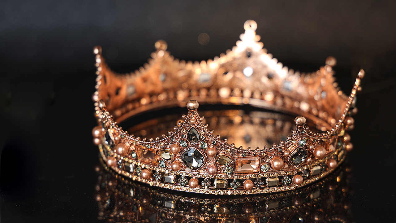Watch Men's Full Kings Crown on Amazon Live