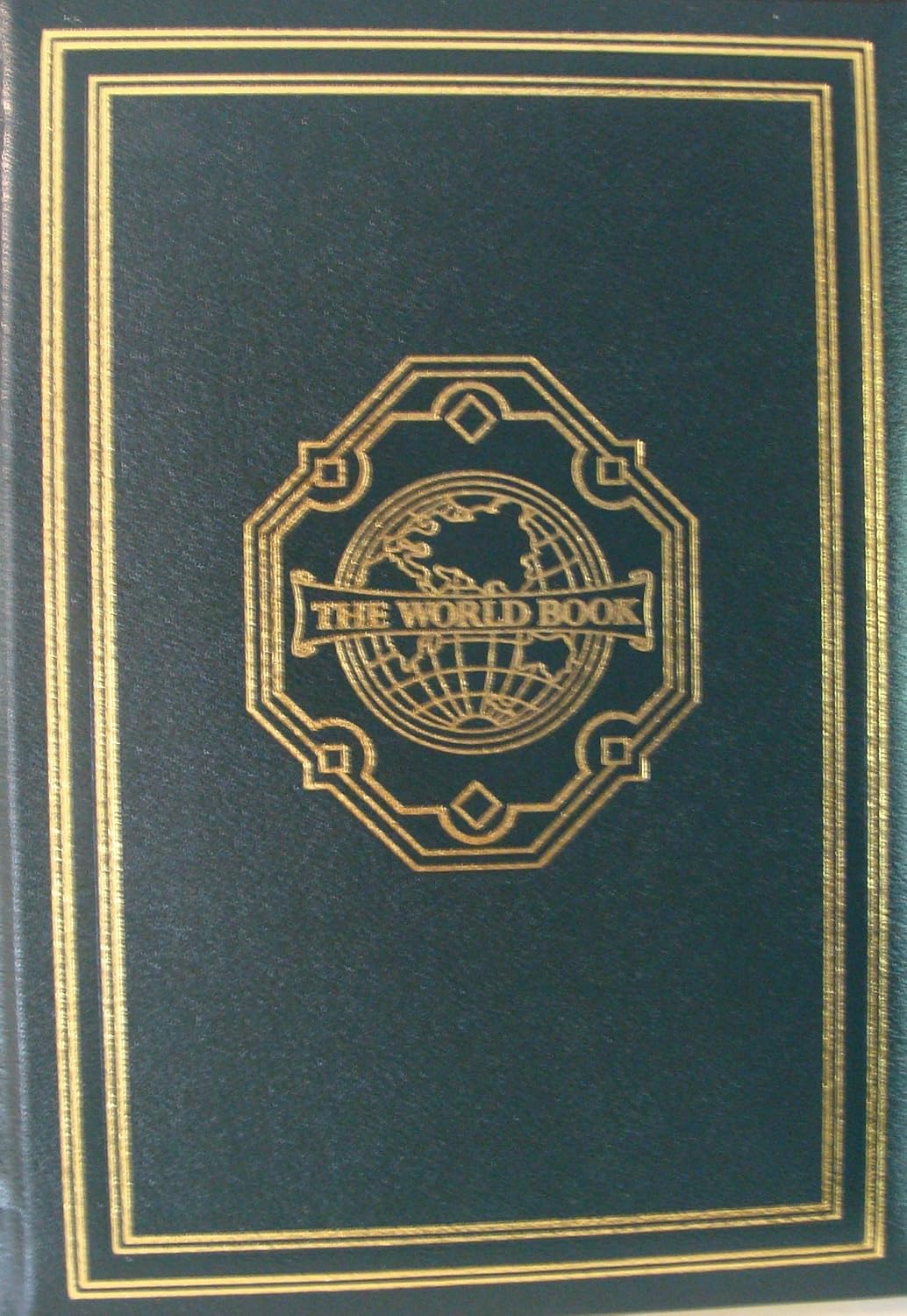 The 2001 World Book Year Book (1): World Book Inc.: 9780716604518 ...