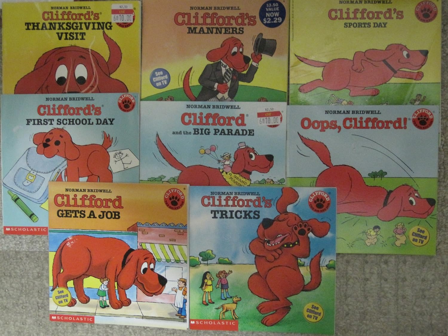 Clifford's Thanksgiving Visit: Bridwell, Norman: 9780590612128: Amazon ...