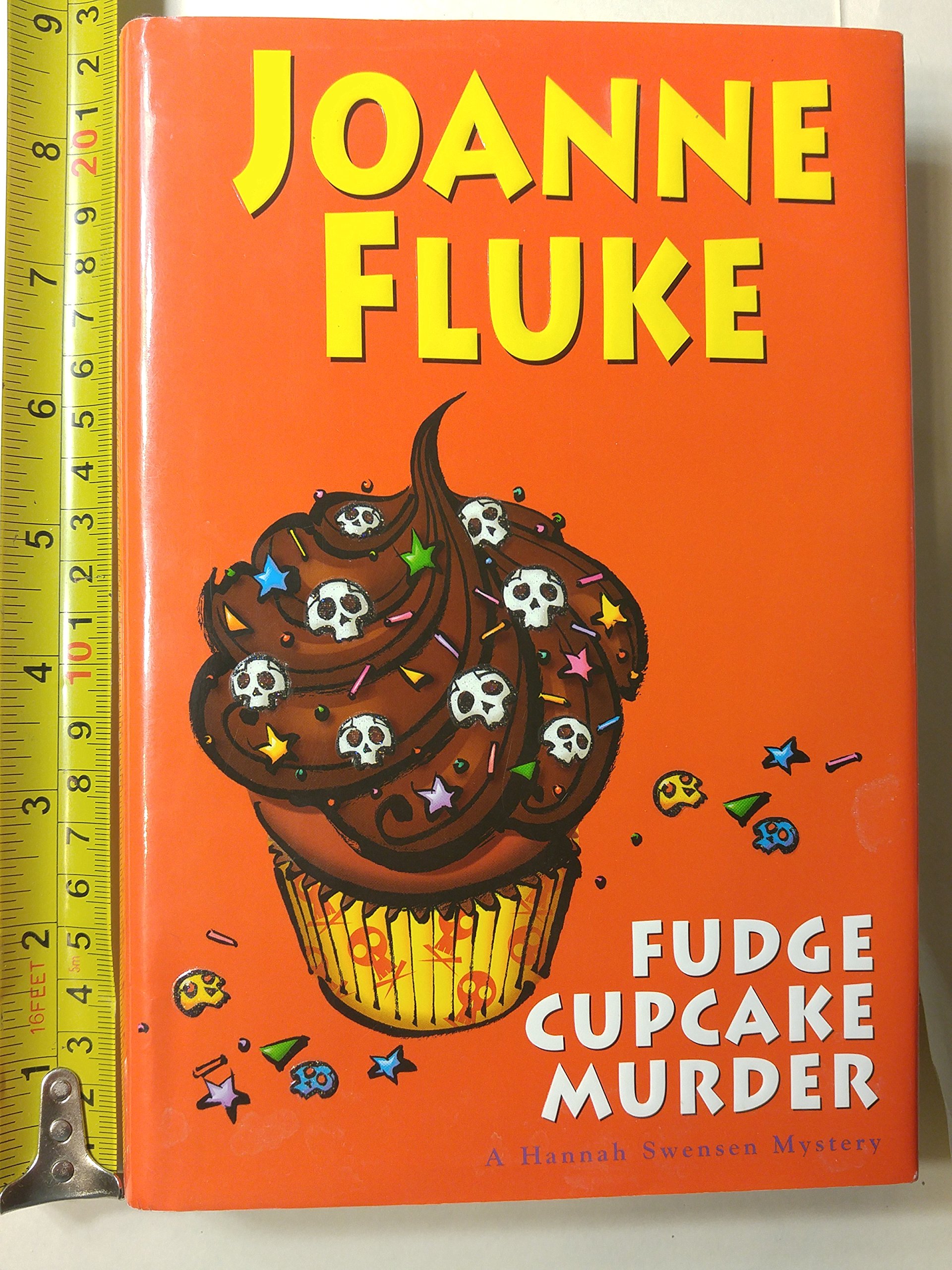 Amazon | Fudge Cupcake Murder: A Hannah Swenson Mystery | Fluke, Joanne ...