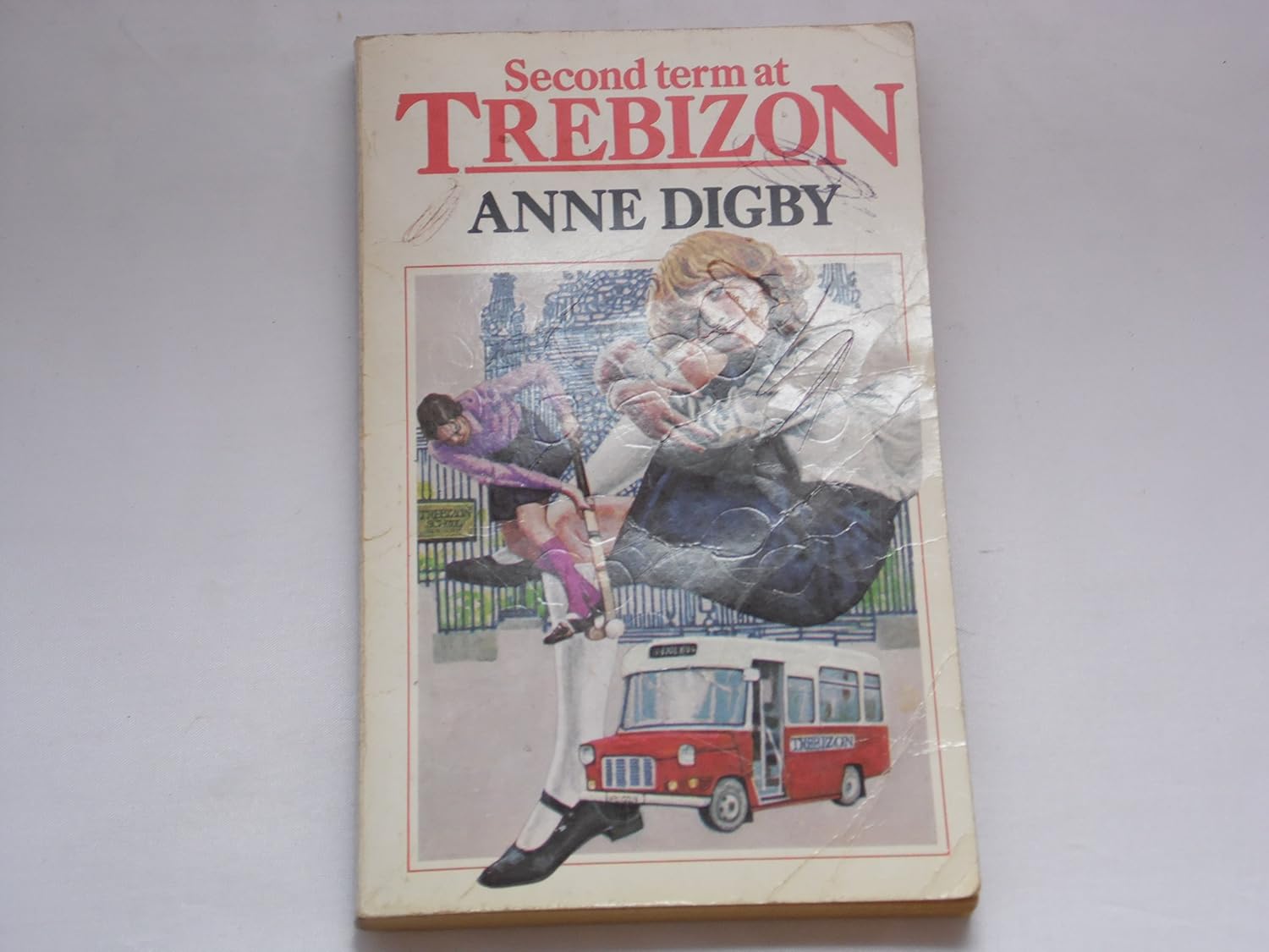 Amazon.co.jp: Second Term at Trebizon (The Dragon Books) : Digby, Anne: 洋書
