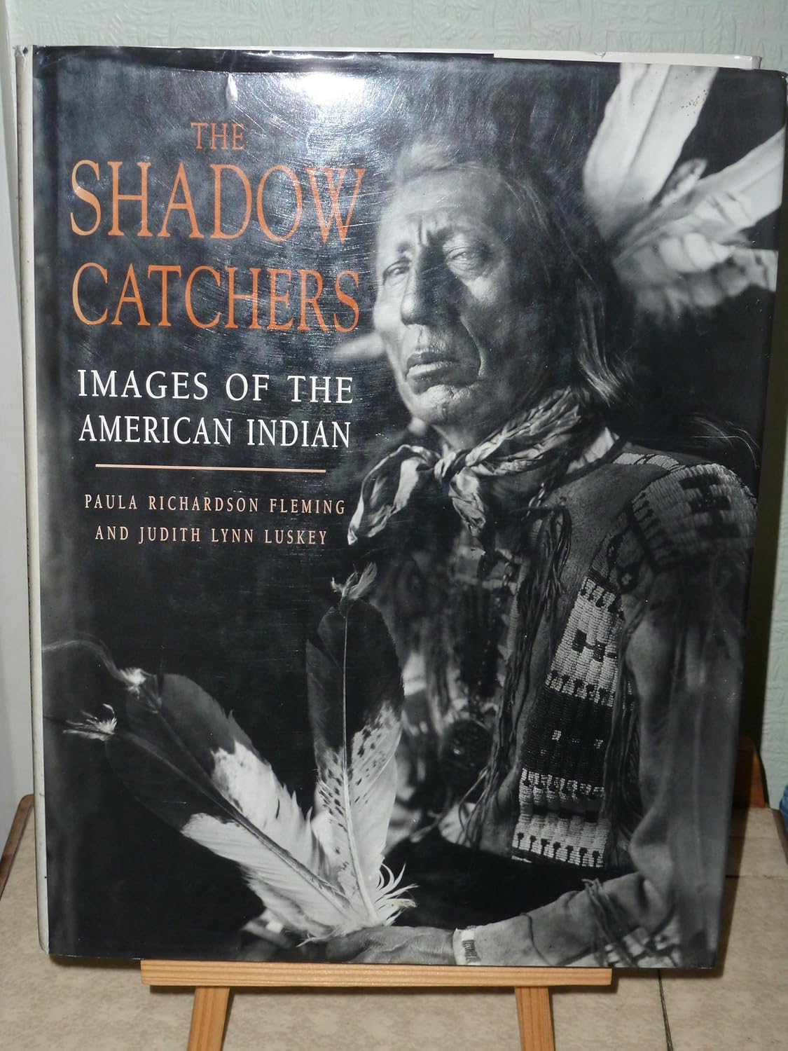 The Shadow Catchers: Images of the American Indian: Fleming, Paula ...
